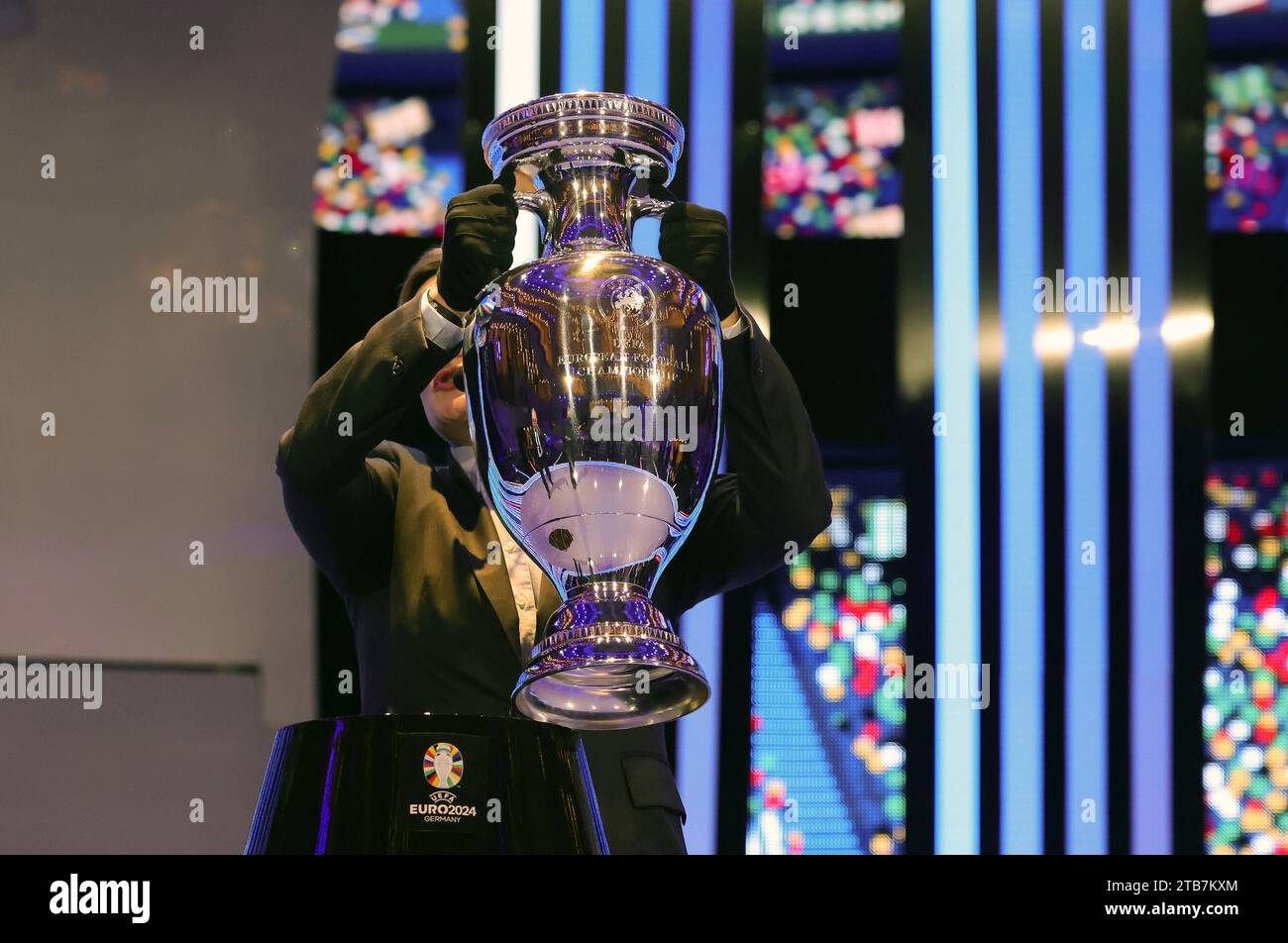 Tirage au sort de la phase finale de l'uefa euro 2024 dans le groupe de hambourg Banque de ...