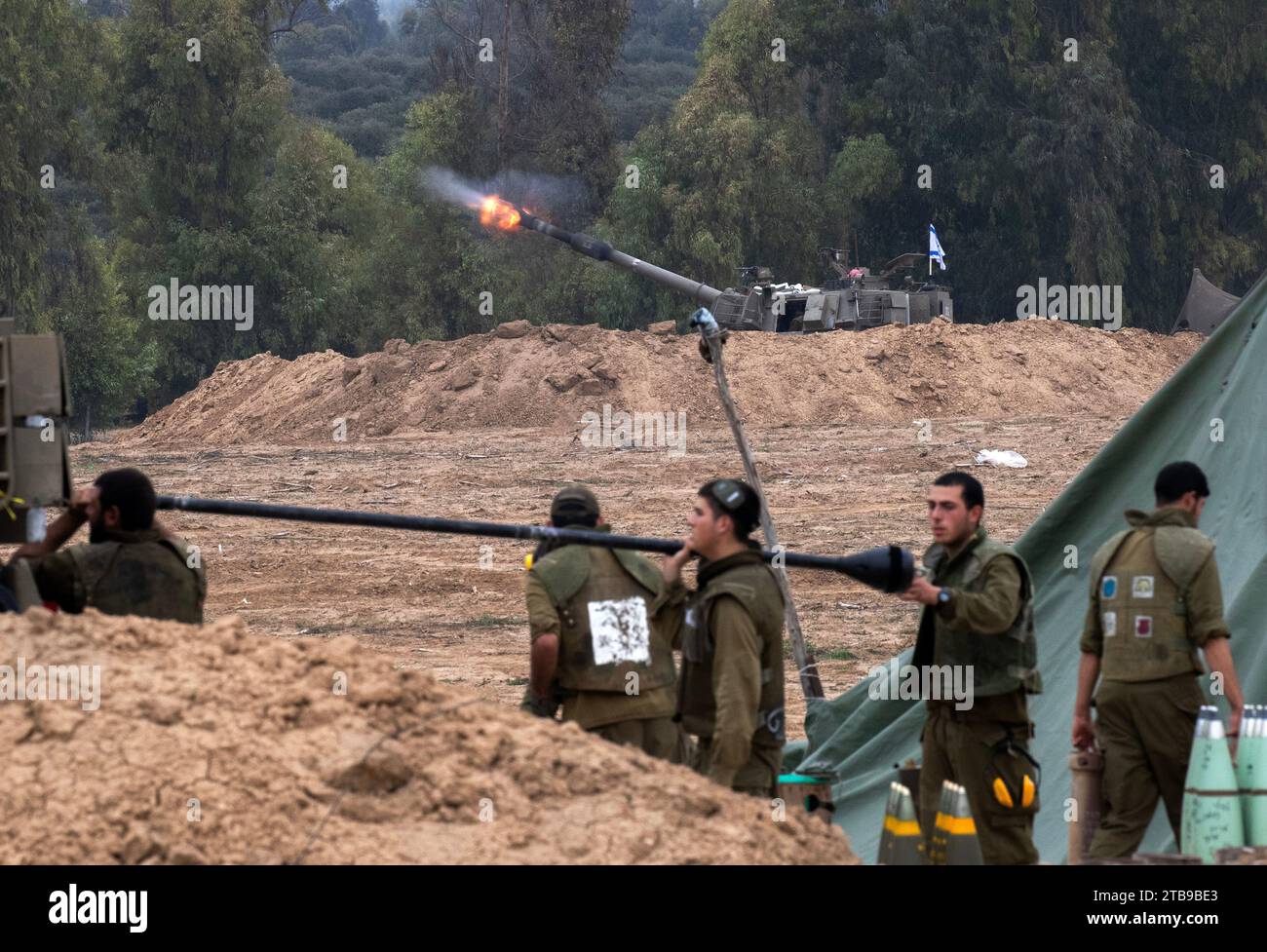 Israel gaza hamas guerra obús 155 Banque de photographies et d’images à ...