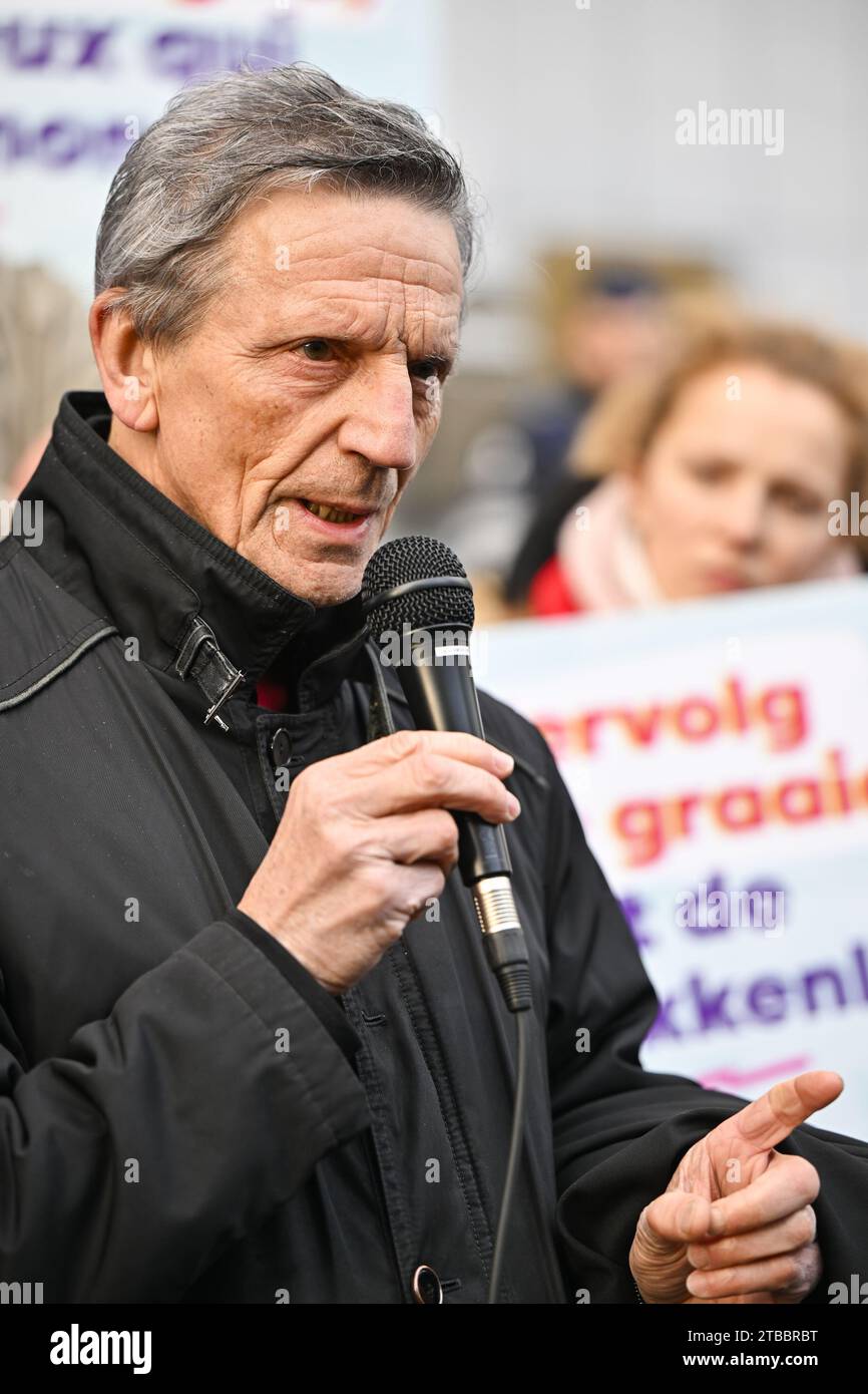 L'avocat Jos Vander Velpen photographié avant l'audition de la ...