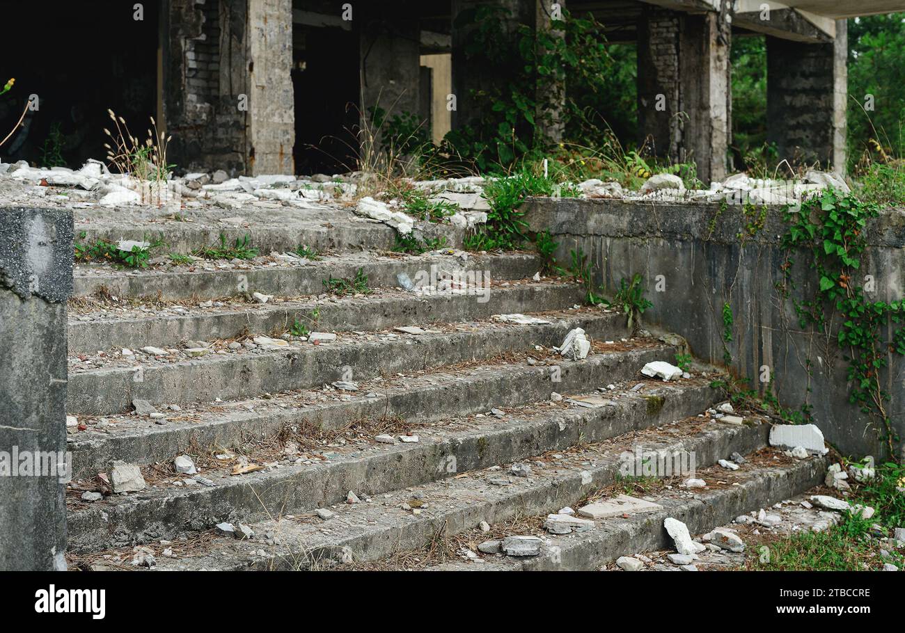 Escalier en ruine Banque de photographies et d’images à haute ...