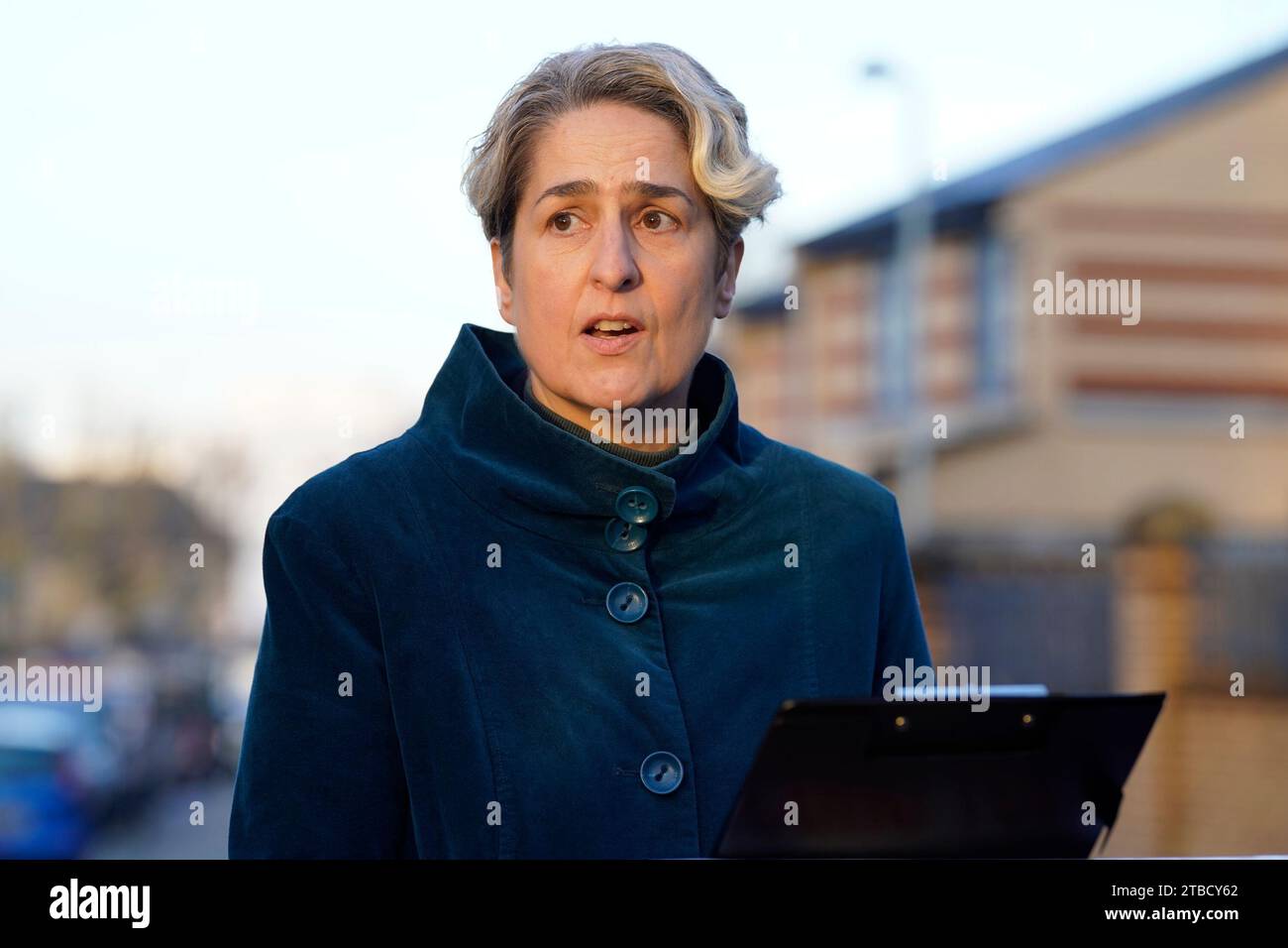 Caroline Woodley, maire de Hackney, publie une déclaration près de la ...