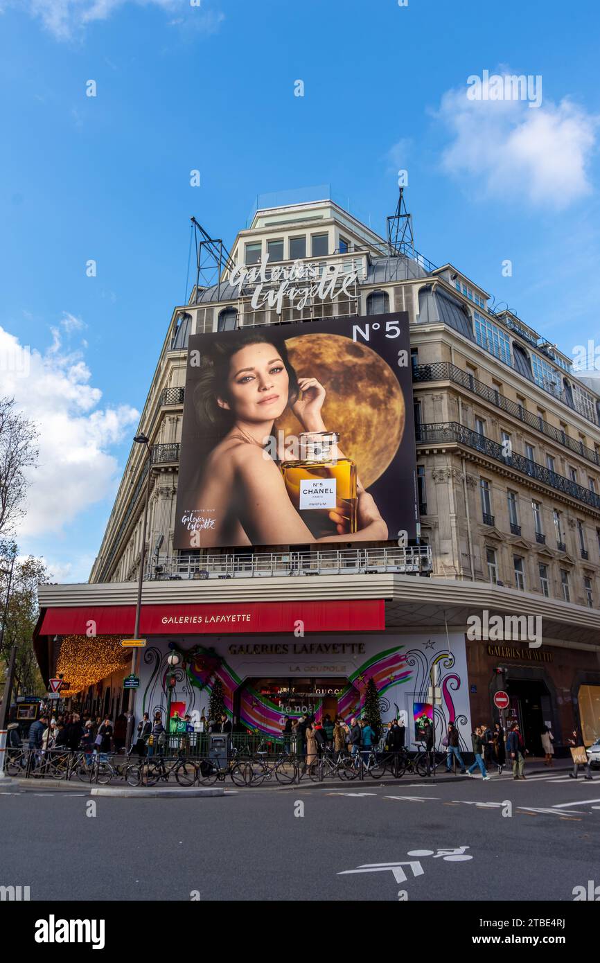 Affiche publicitaire des galeries lafayette Banque de photographies et ...