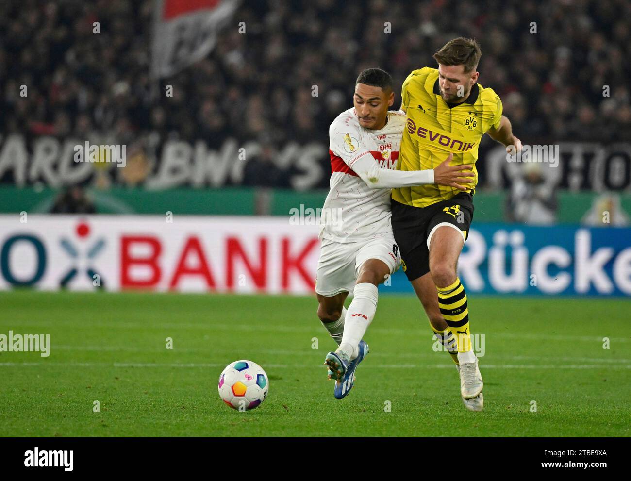 Stuttgart, Deutschland. 06 décembre 2023. Zweikampf Niclas Fuellkrug Borussia Dortmund BVB (14 ...