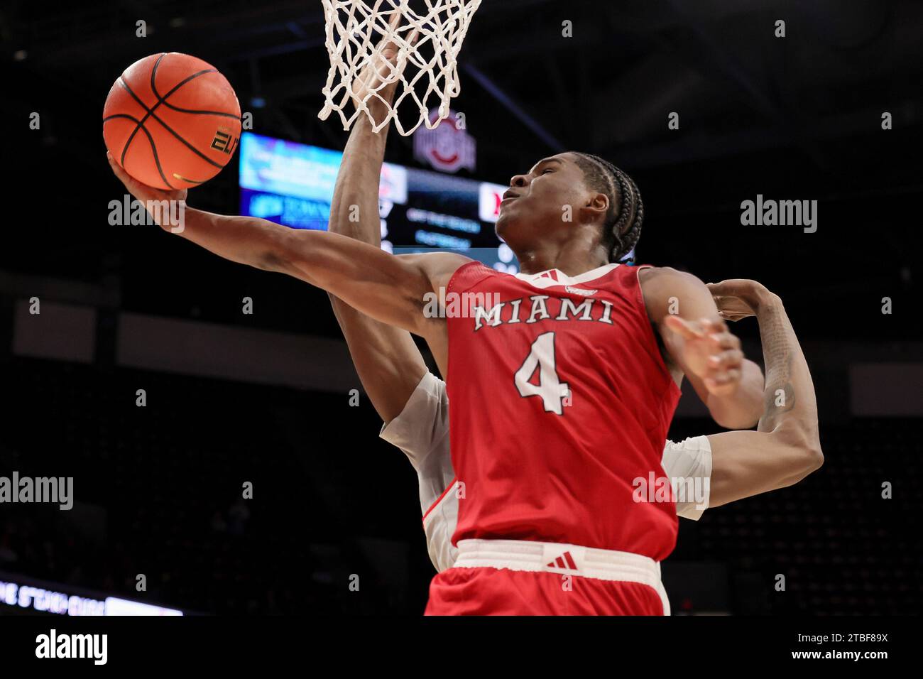 Columbus, Ohio, États-Unis. 6 décembre 2023. Le garde des Redhawks de ...