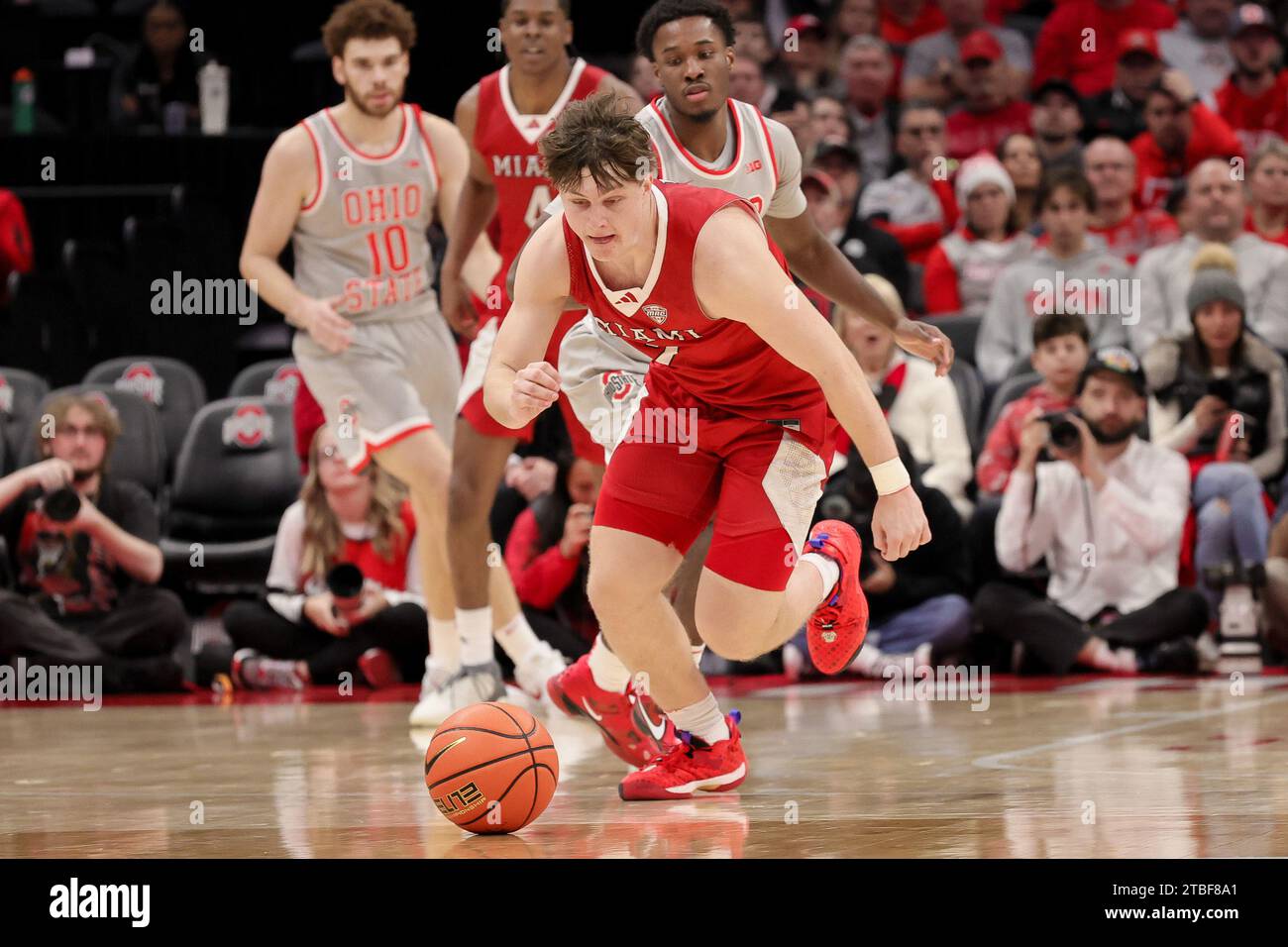 Columbus, Ohio, États-Unis. 6 décembre 2023. Le gardien des Redhawks de ...