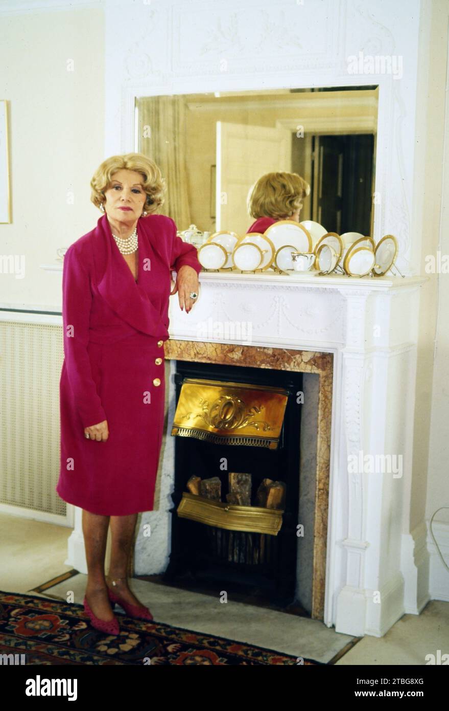 Vera Kalman, ehemalige Filmschauspielerin und Autorin, in einer ...