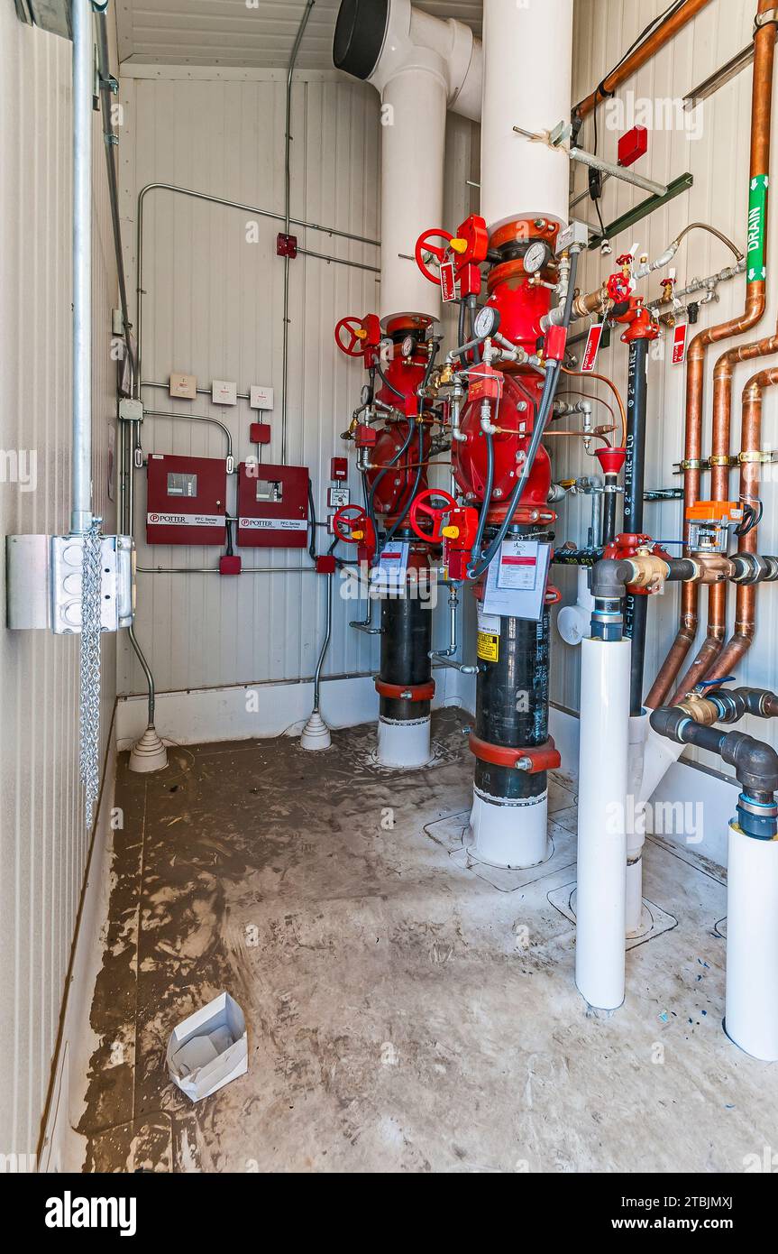 Une petite salle de contrôle d'extinction d'incendie sur le toit d'un ...