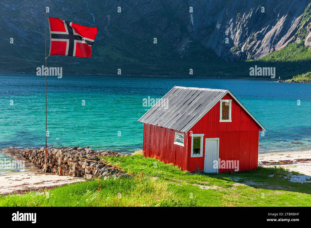 Maison rouge typique des îles lofoten Banque de photographies et d ...