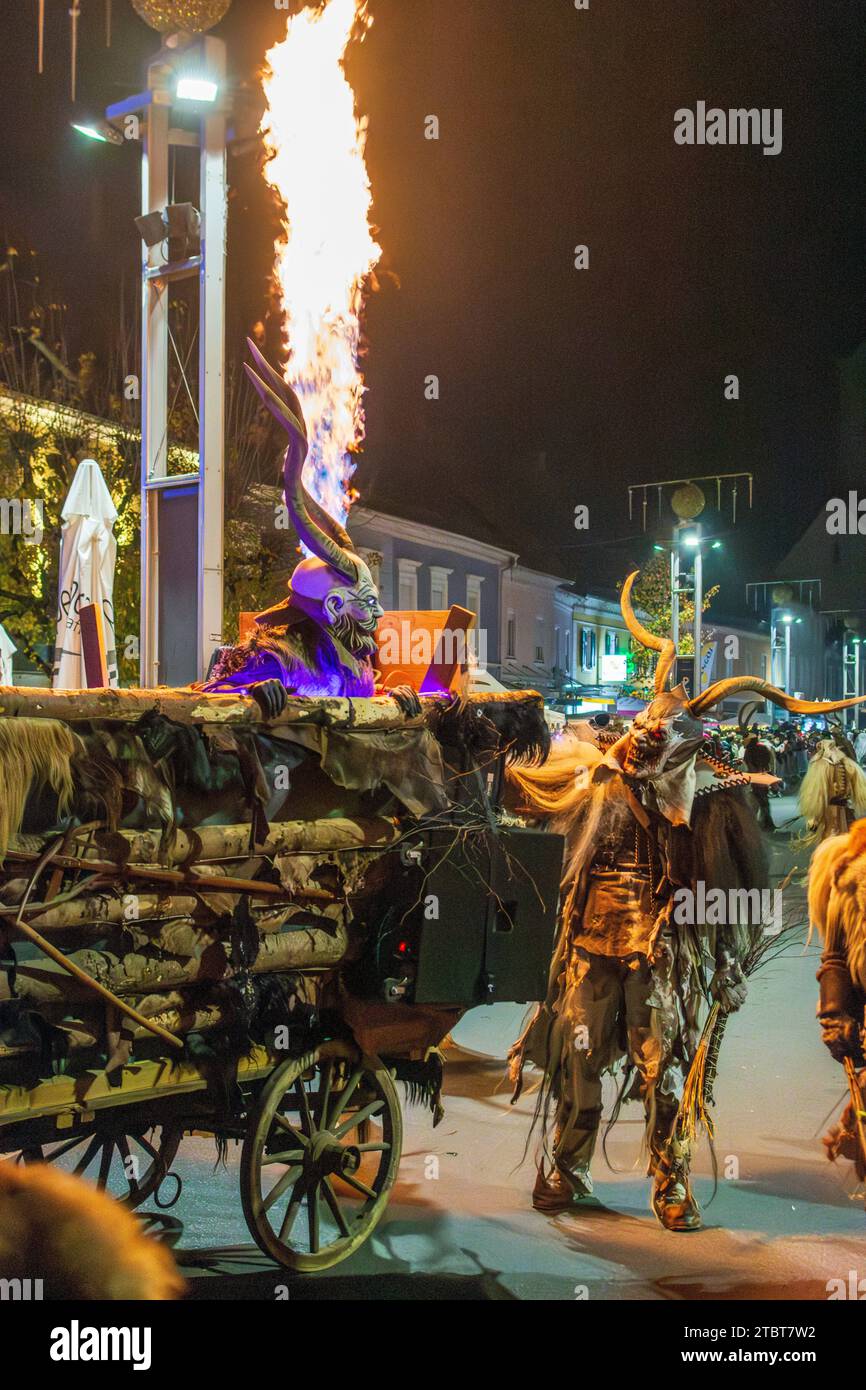 Mask procession perchtenlauf percht Banque de photographies et d’images ...