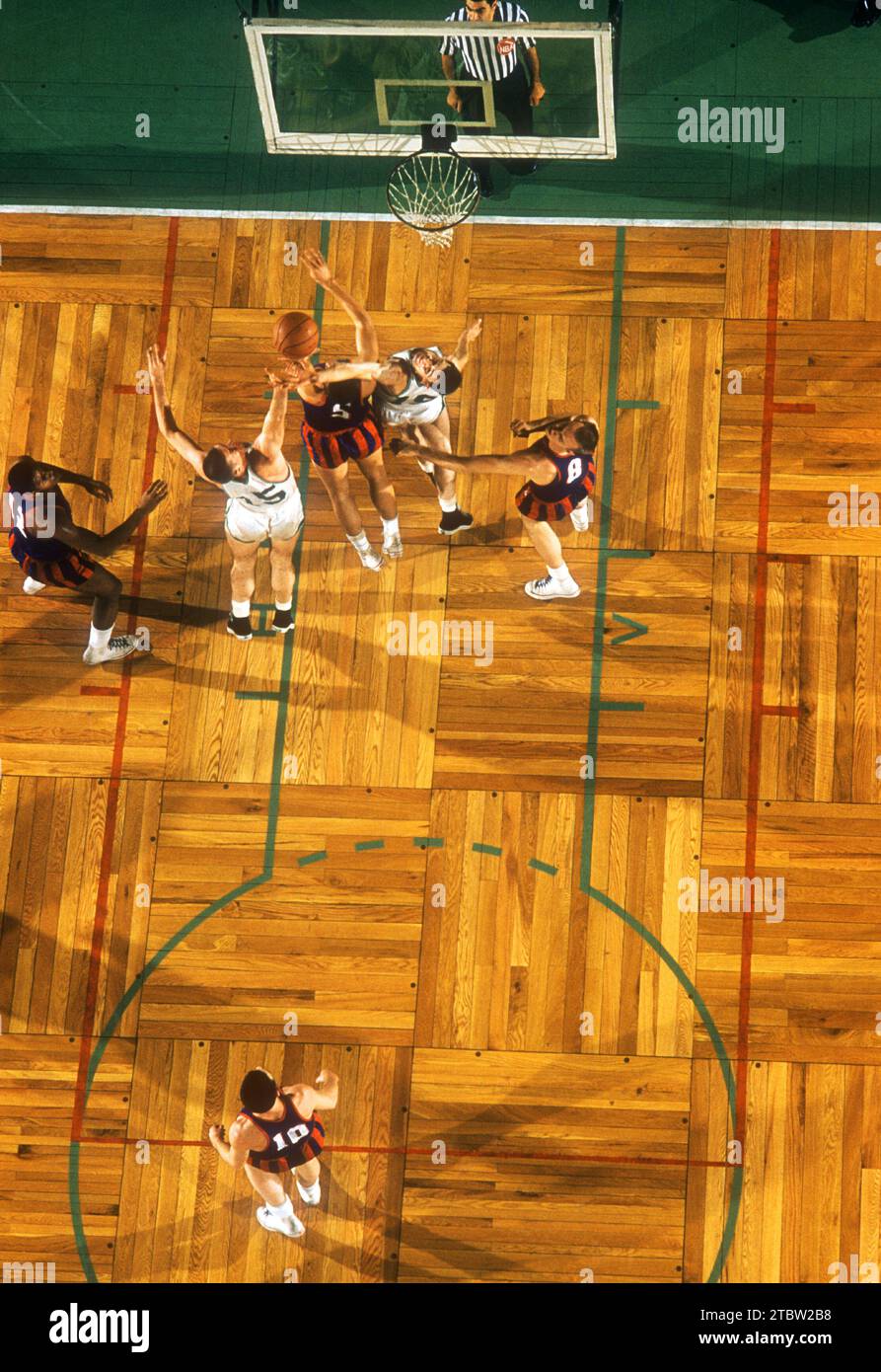 BOSTON, ma - DÉCEMBRE 12 : Jack Twyman #10 des Royals de Rochester ...