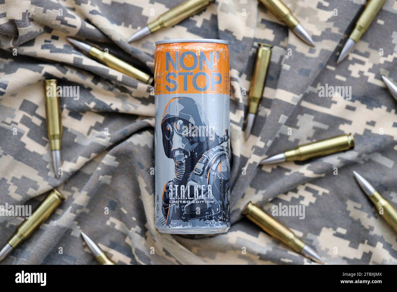KIEV, UKRAINE - 31 OCTOBRE 2023 boisson énergétique non Stop avec ...