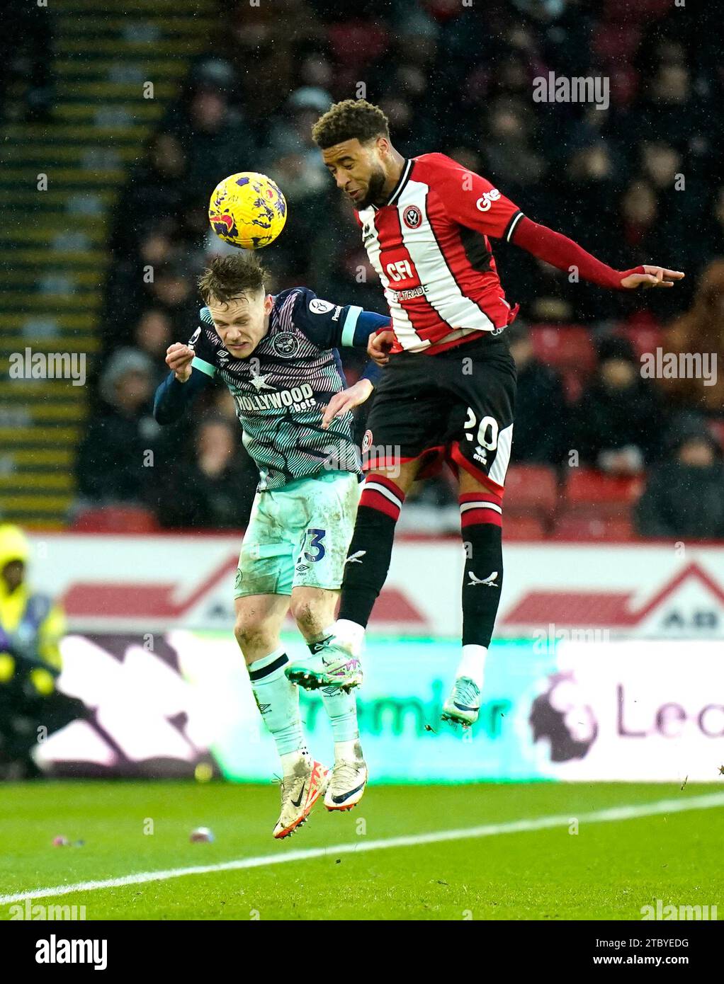 Jayden Bogle de Sheffield United (à droite) et Keane Lewis-Potter de ...