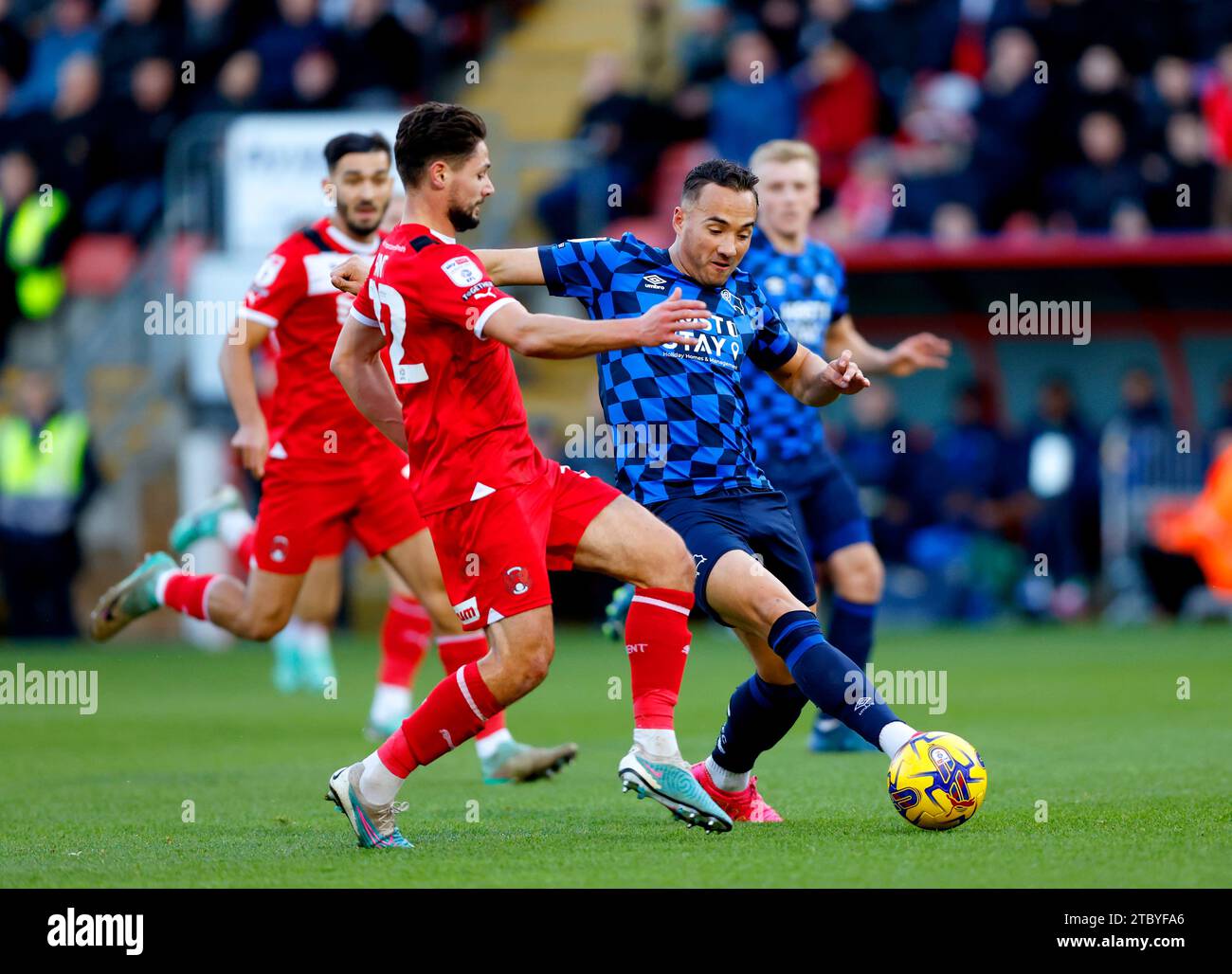 Kane Wilson du comté de Derby (à droite) et Rob Hunt de Leyton Orient ...