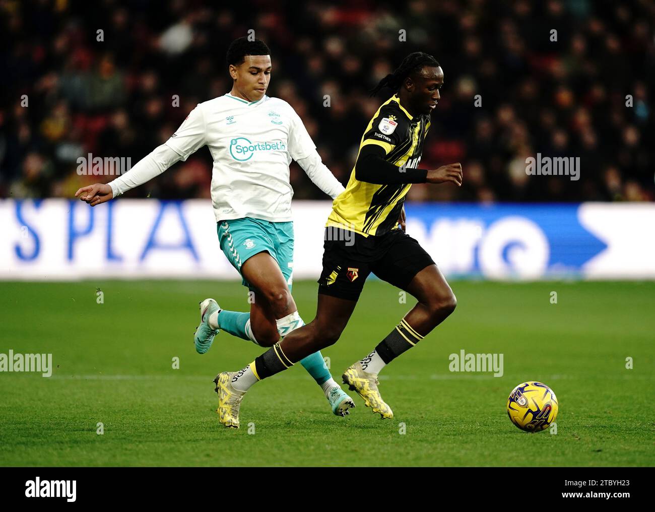 Shea Charles de Southampton (à gauche) et Ismael Kone de Watford se ...
