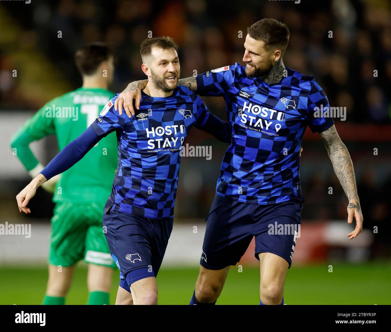 Tom Barkhuizen du comté de Derby (à gauche) célèbre avoir marqué le ...