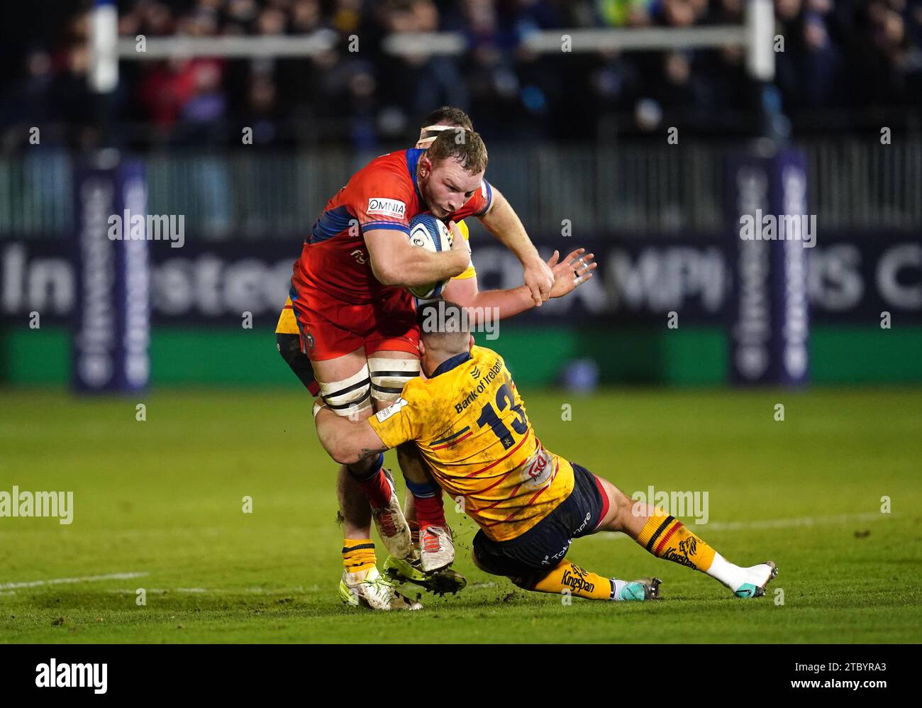Sam Underhill de Bath Rugby affronté par James Hume de l'Ulster Rugby ...