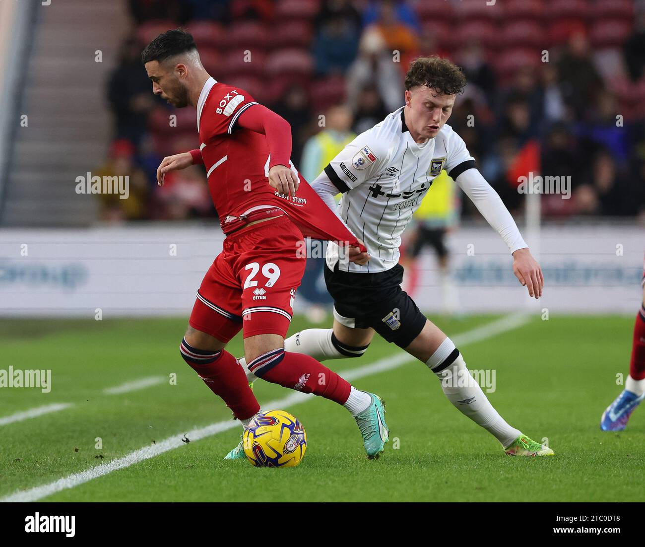 Sam Greenwood de Middlesbrough en action avec Nathan Broadhead d ...
