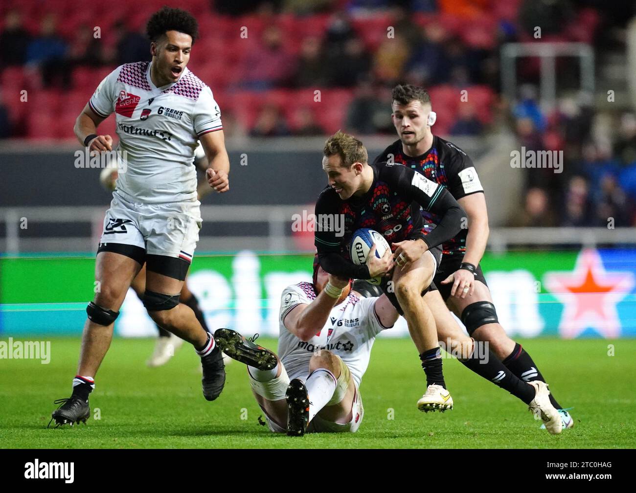 Max Malins des Bristol Bears affronté par le Lyonnais Kilian Geraci ...