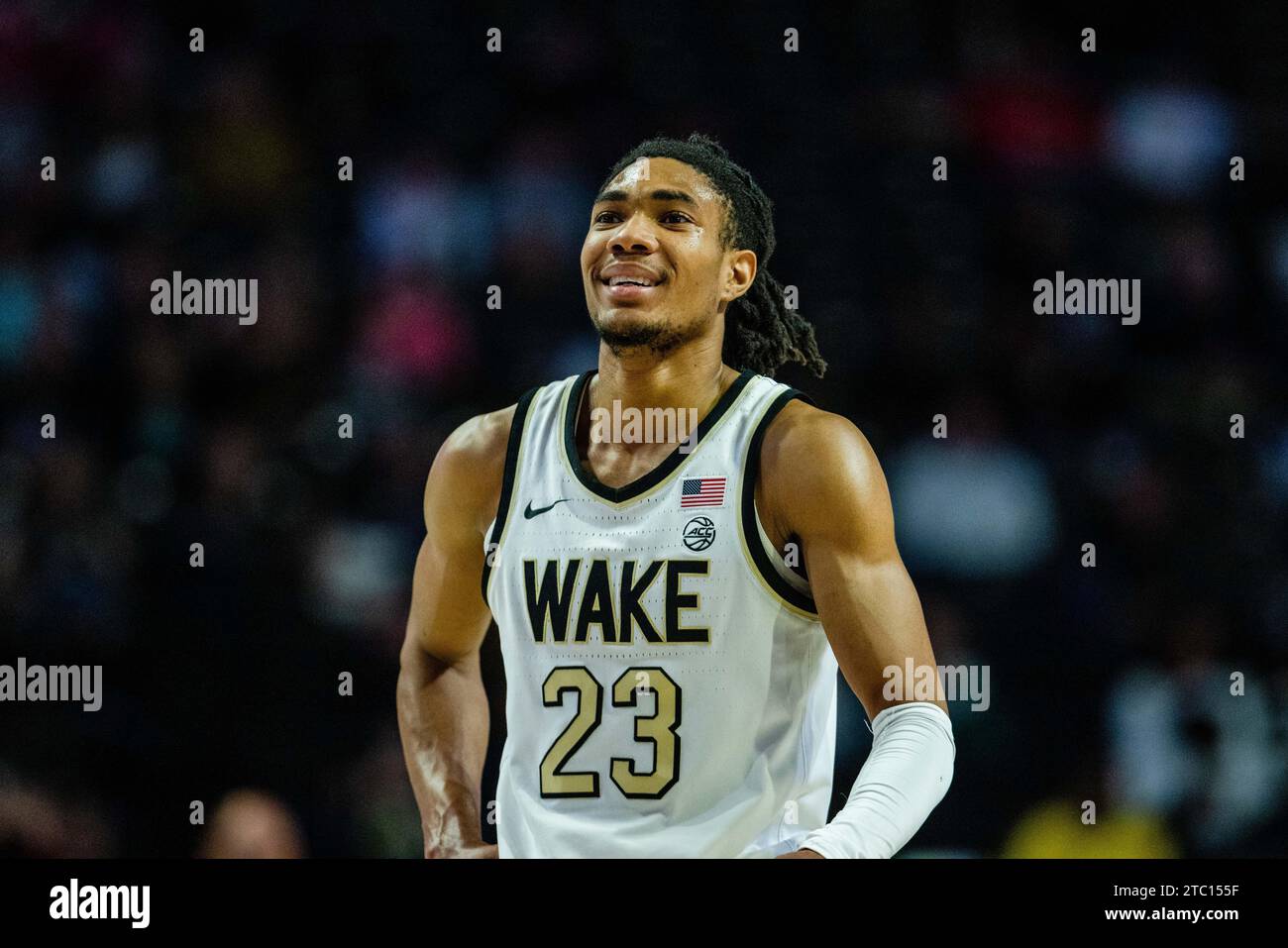 9 décembre 2023 : Wake Forest Demon Deacons garde Hunter Sallis (23 ans ...