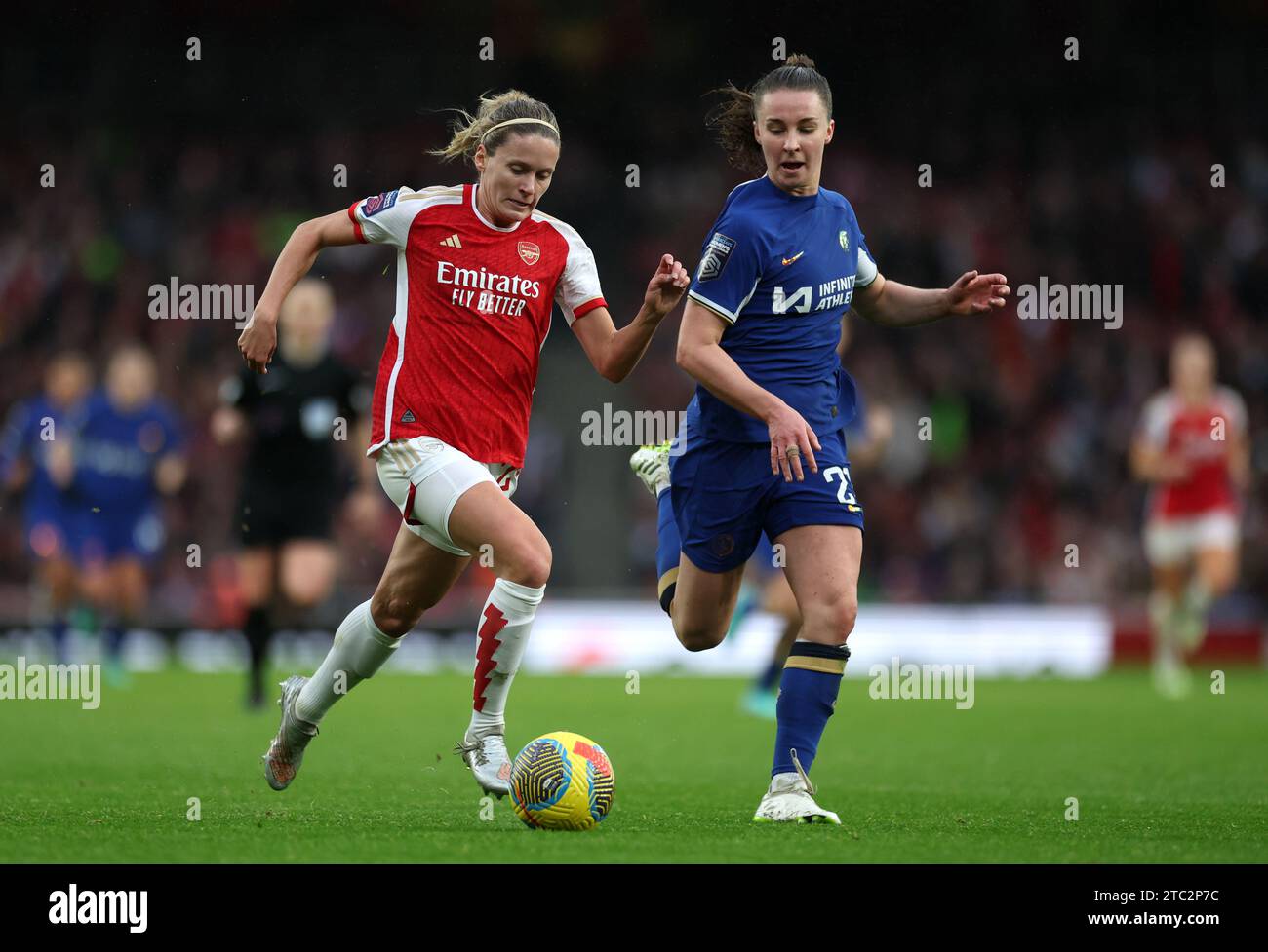 Cloe Lacasse d'Arsenal (à gauche) et Niamh Charles de Chelsea se ...