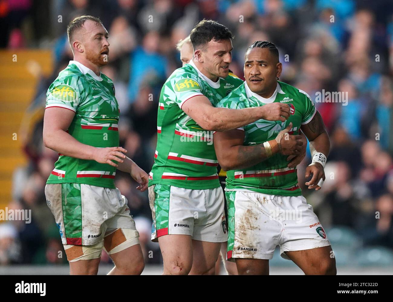Solomone Kata des Leicester Tigers (à droite) célèbre avoir marqué le ...