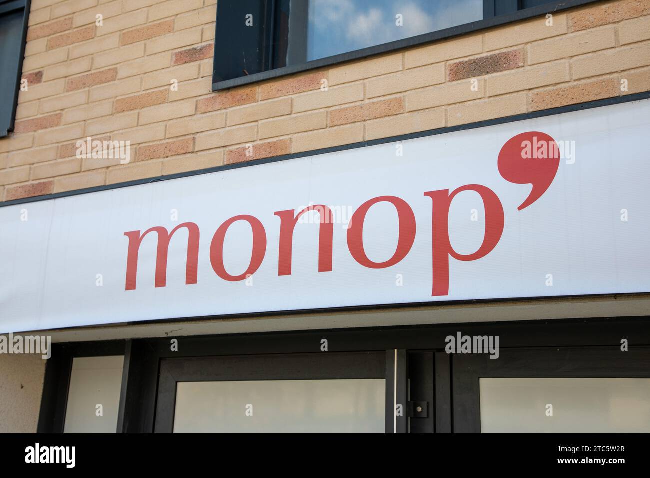 Logo monoprix Banque de photographies et d’images à haute résolution ...