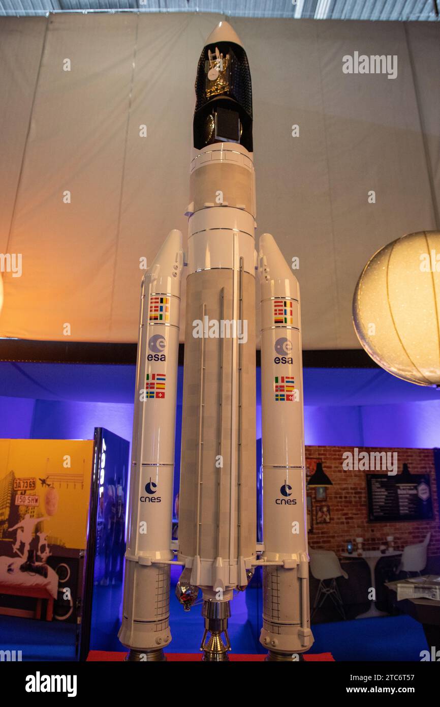 Ariane 5 terre Banque de photographies et d’images à haute résolution ...