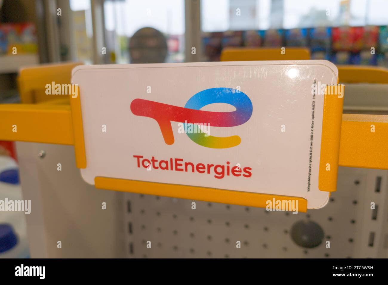 Bordeaux , France - 11 13 2023 : marque Total Energies texte de l ...