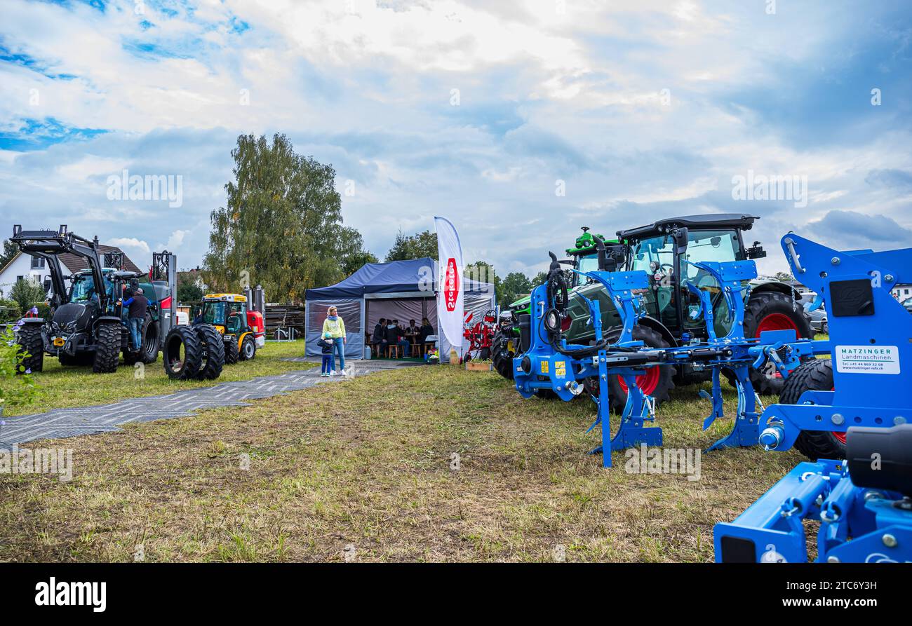 HERBSTMESSE Rafz an der HERBSTMESSE Rafz sind Landwirtschaftfahrzeuge ...