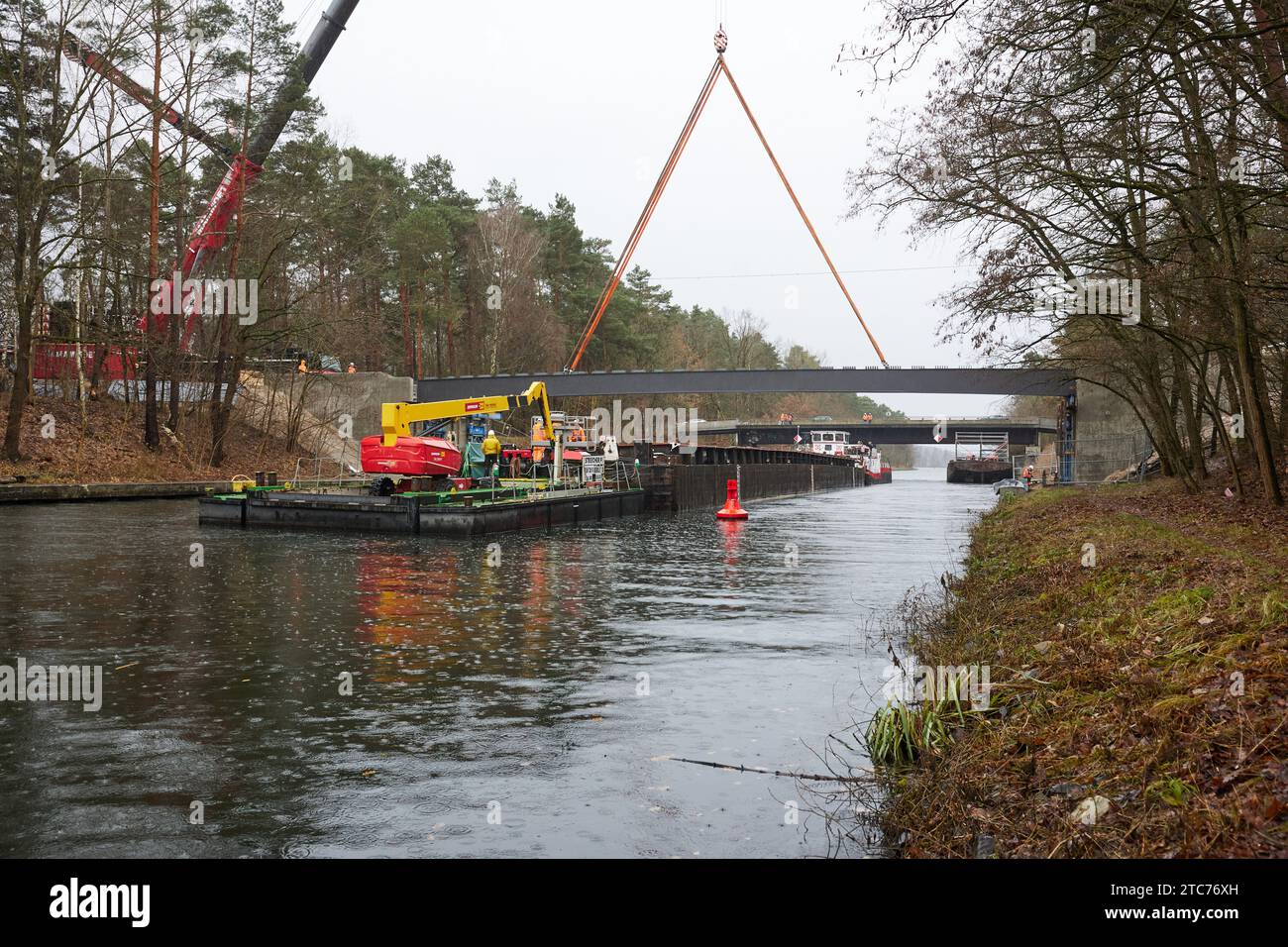 Pont de poutre caisson en acier Banque de photographies et d’images à ...