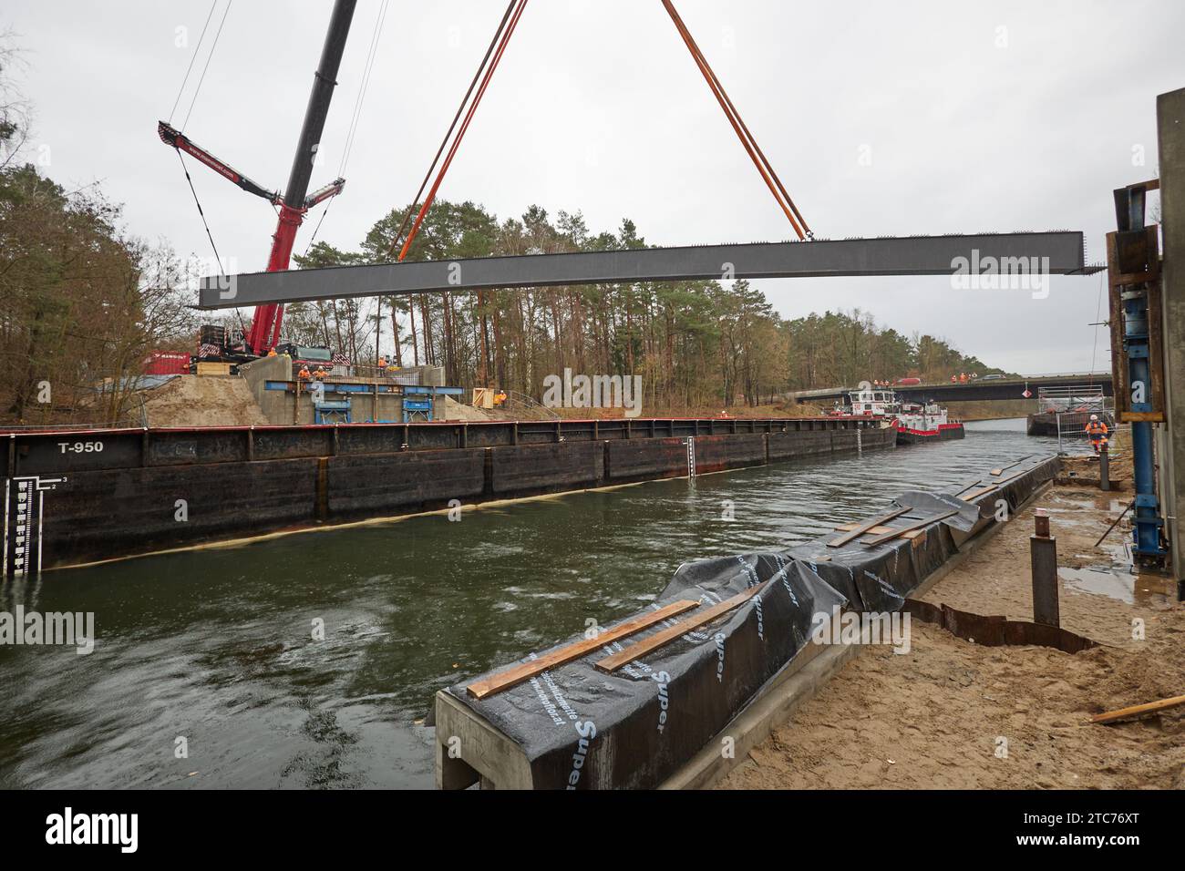 Pont de poutre caisson en acier Banque de photographies et d’images à ...