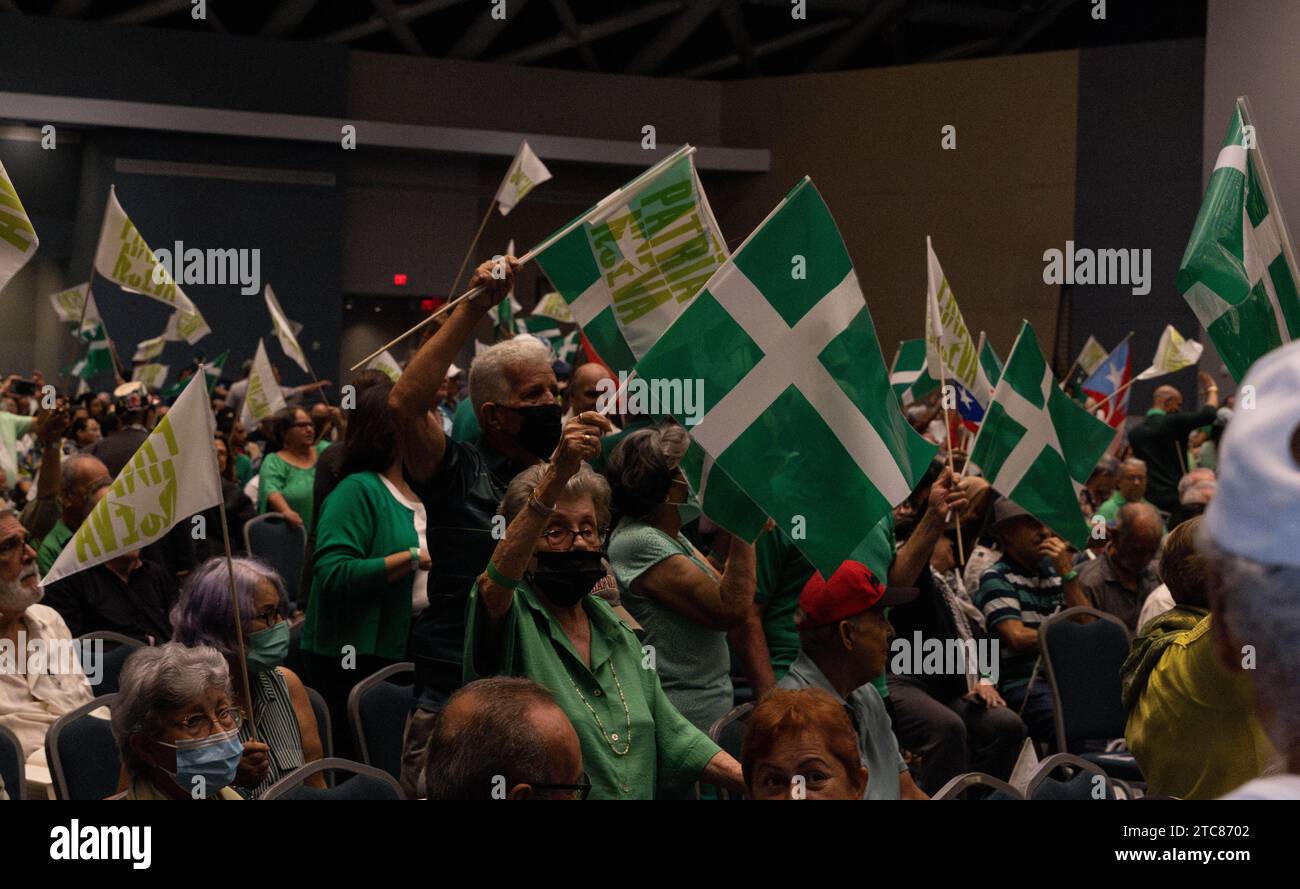 San Juan, États-Unis. 10 décembre 2023. Les participants brandissent ...