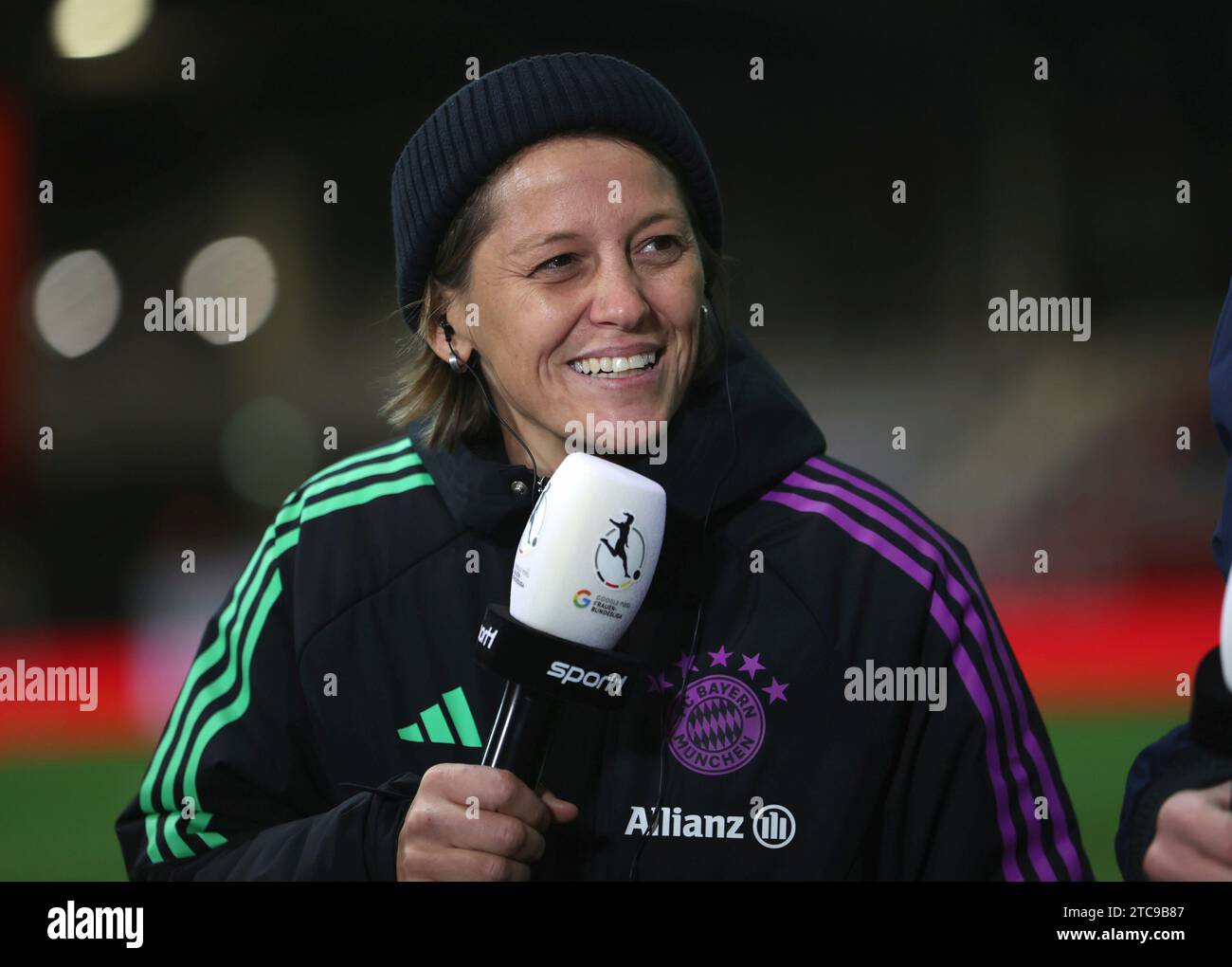 Abteilungsleiterin frauen fc bayern munichen beim interview Banque de ...