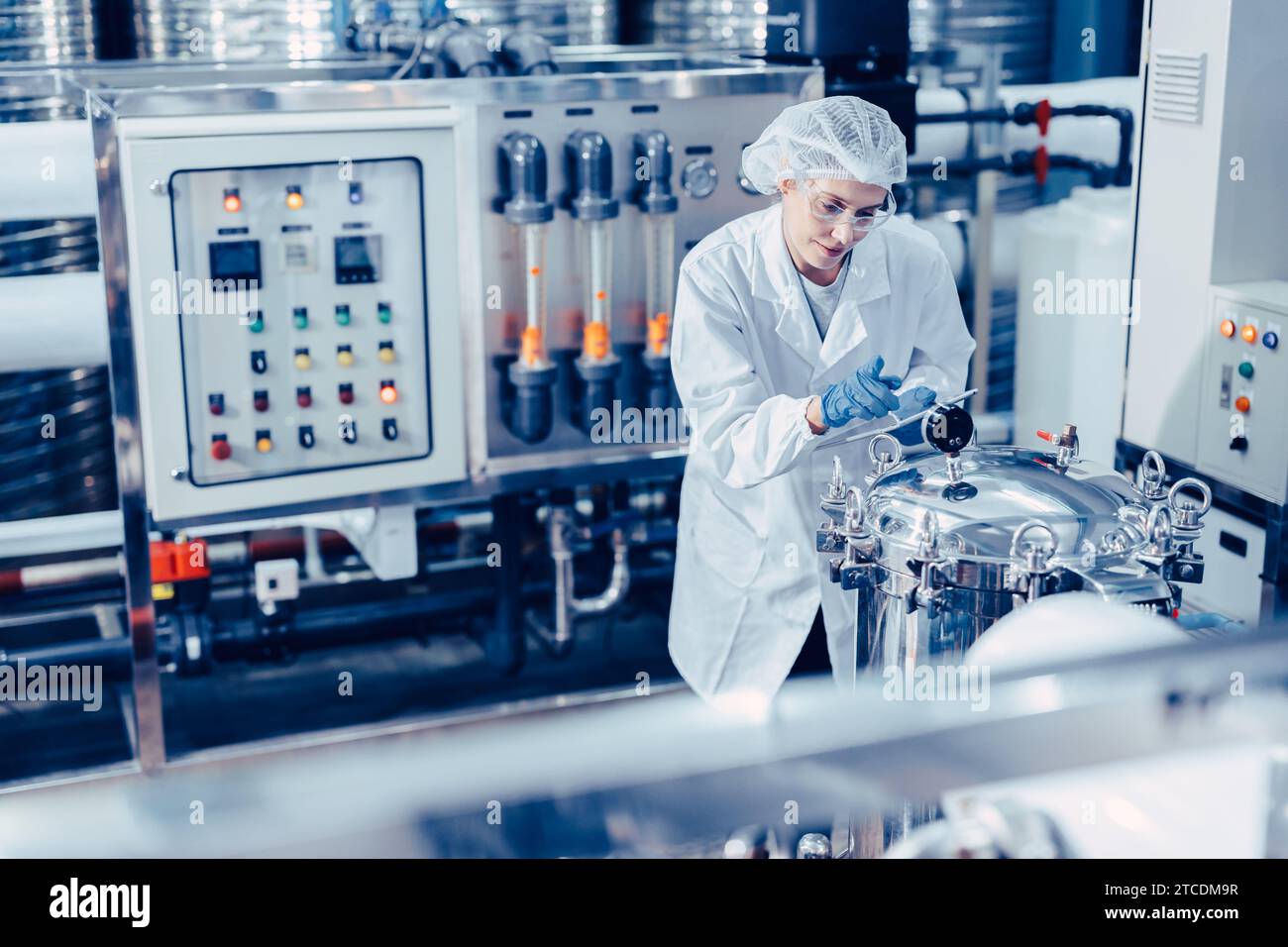 travailleur du personnel d'hygiène dans les aliments et les boissons ...
