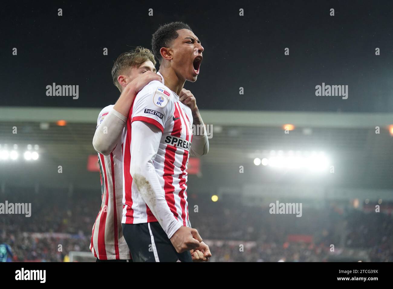 Jobe Bellingham, de Sunderland, célèbre avoir marqué le premier but de ...