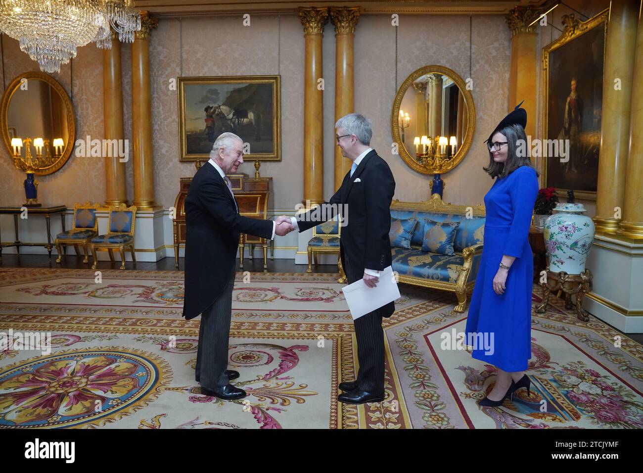 L’ambassadeur de Suède, Stefan Gullgren, accompagné d’Alla Logova ...