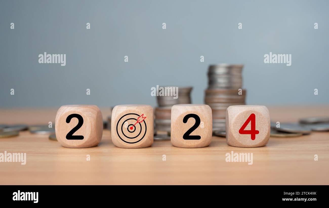 Blocs de bois alignés avec les lettres 2024, représente l'établissement d'objectifs pour 2024 ...