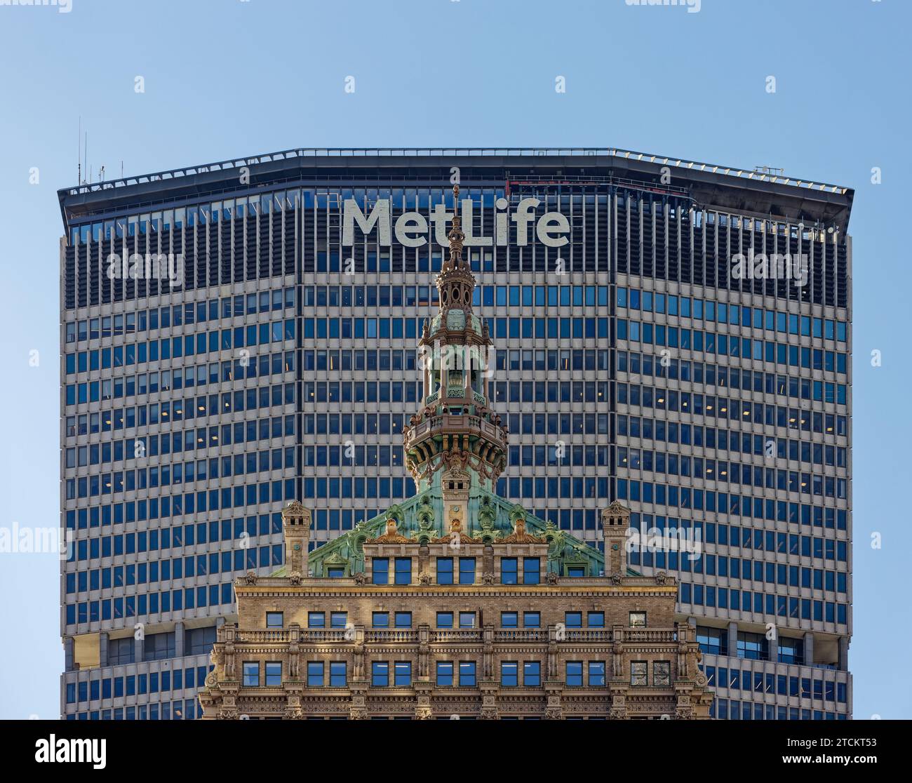 La couronne du Landmark Helmsley Building, un toit pyramidal en cuivre ...