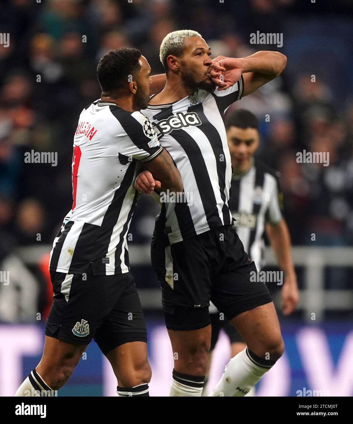 Joelinton de Newcastle United célèbre avoir marqué le but d'ouverture ...