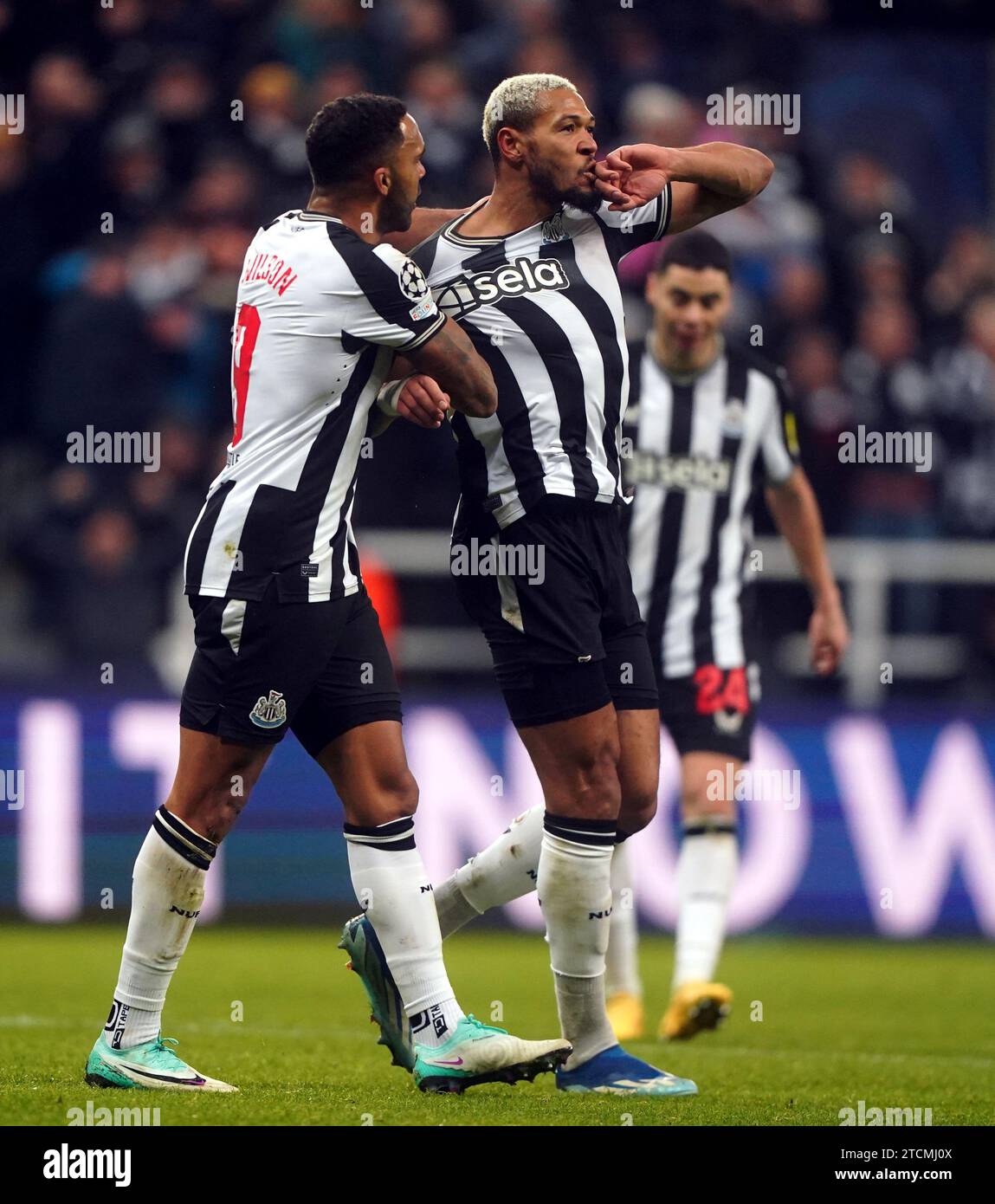 Joelinton de Newcastle United célèbre avoir marqué le but d'ouverture ...