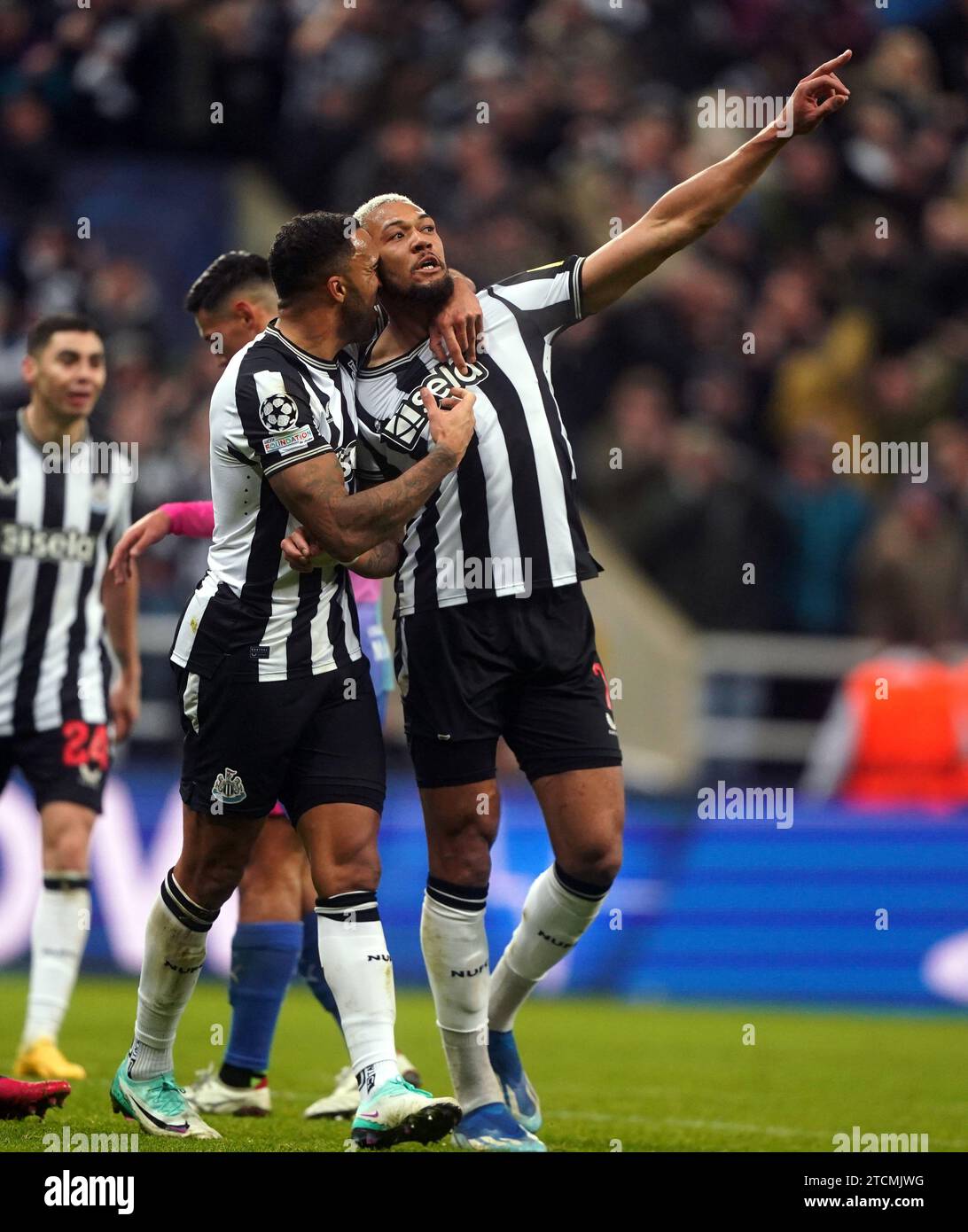 Joelinton de Newcastle United célèbre avoir marqué le but d'ouverture ...