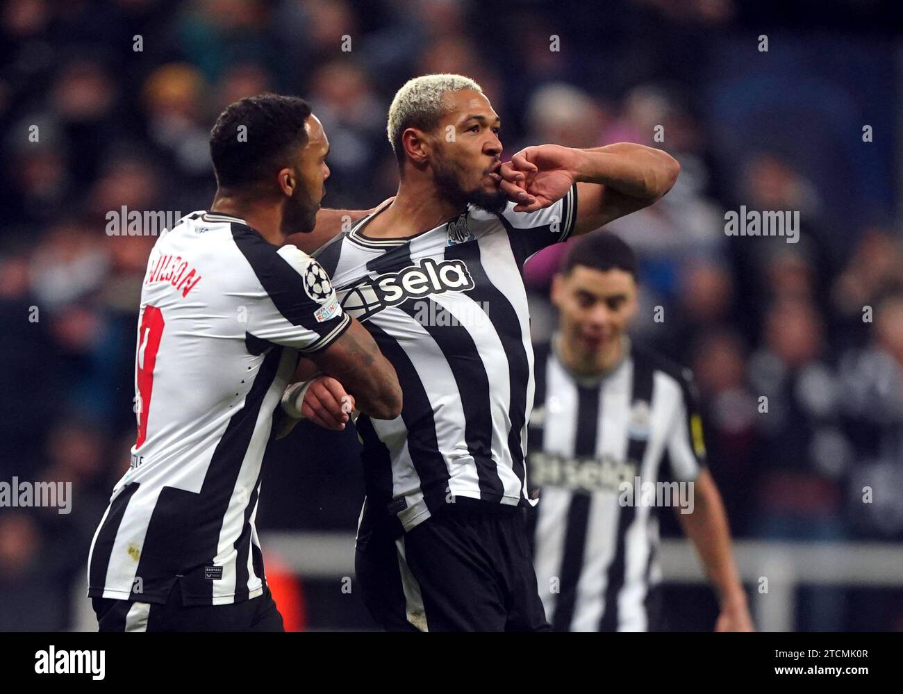 Joelinton de Newcastle United célèbre avoir marqué le but d'ouverture ...