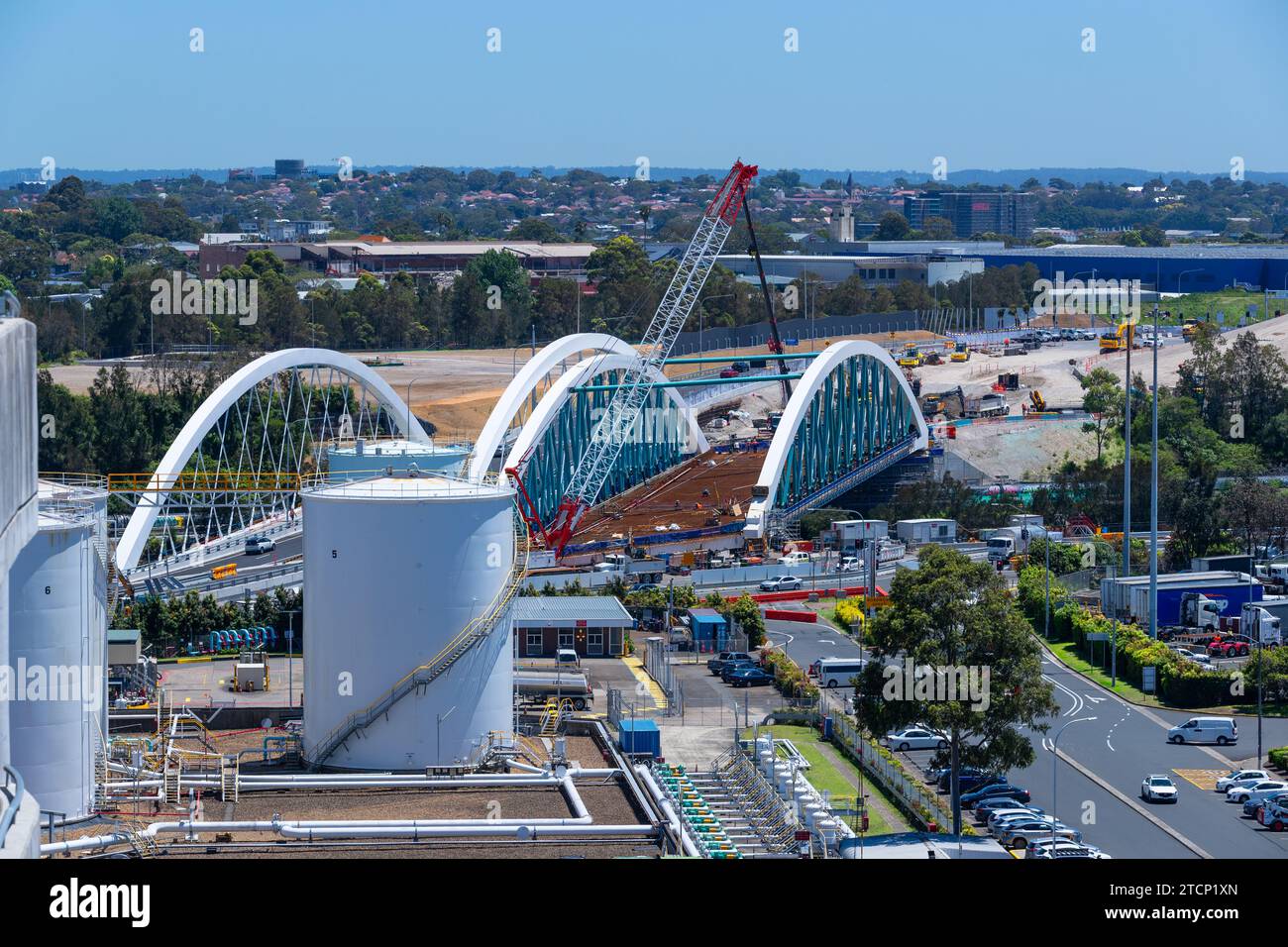 Le pont ouest au-dessus du canal Alexandra, vu depuis l'aéroport de ...
