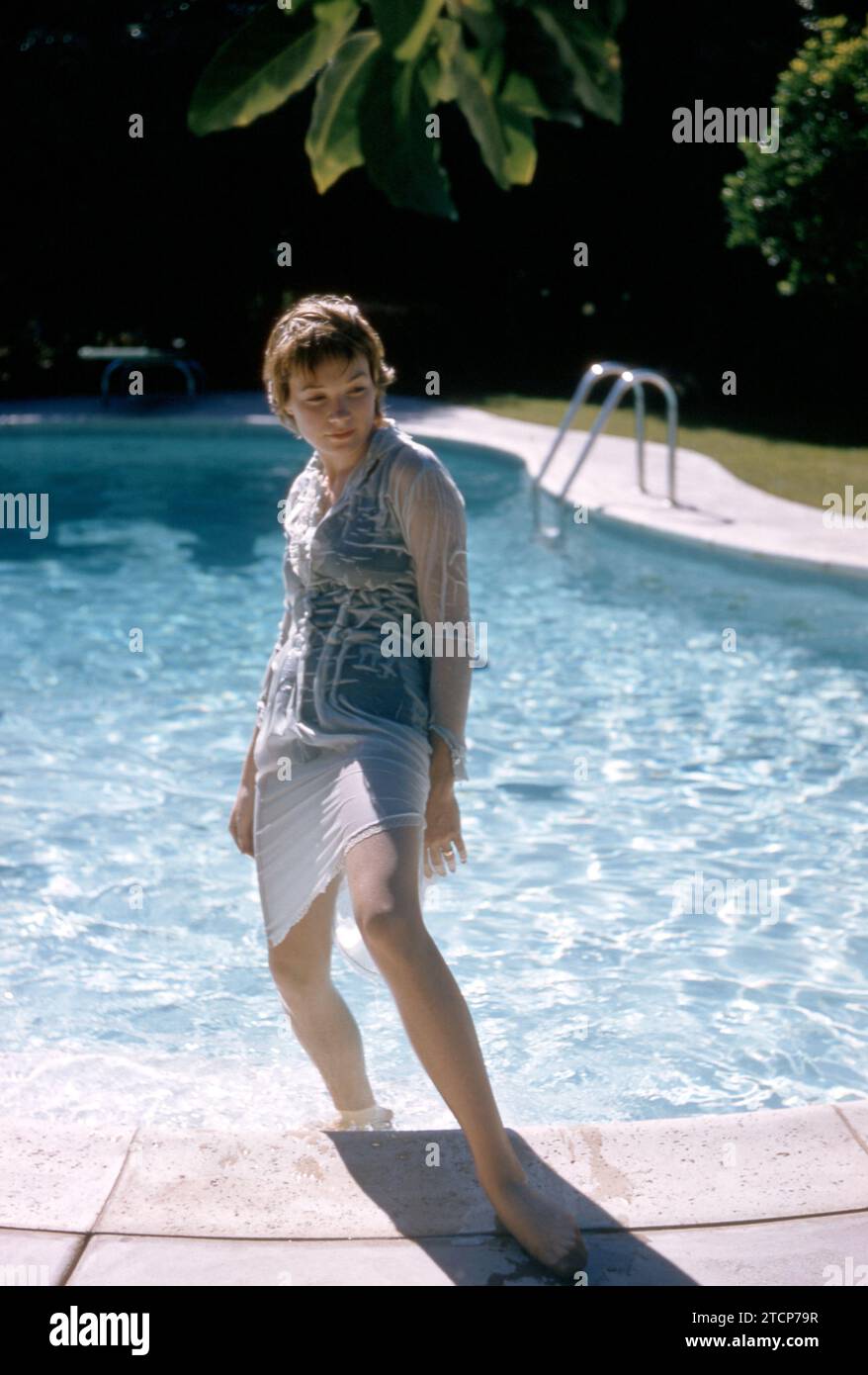 1958 : film américain de télévision et actrice Shirley MacLaine pose ...