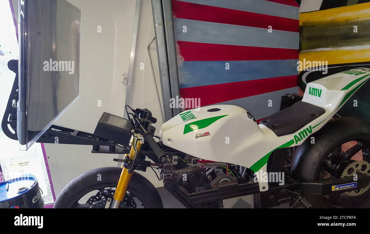 Moto verte Banque de photographies et d’images à haute résolution - Alamy