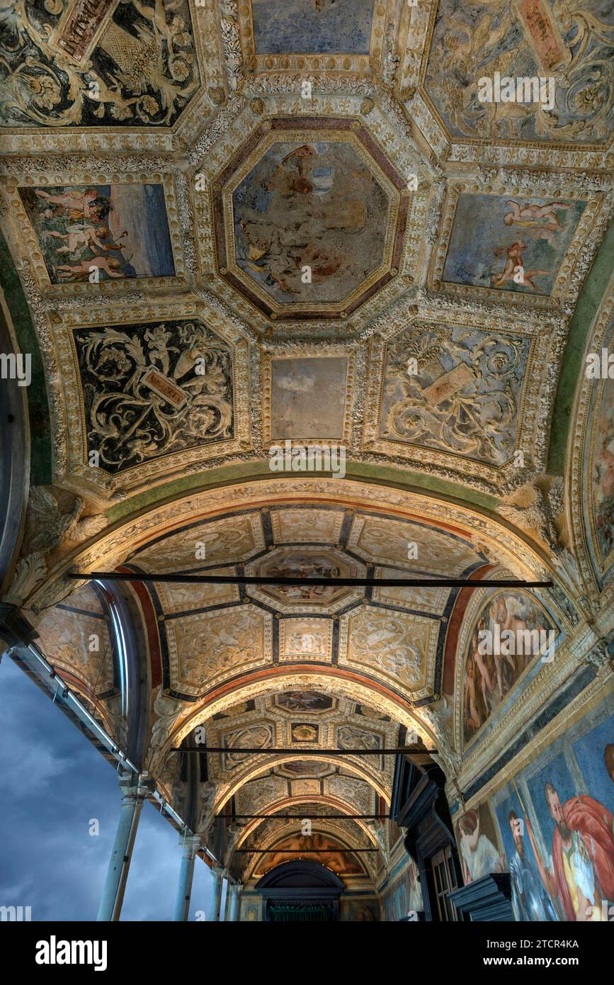 Fresque dans une arcade Banque de photographies et d’images à haute ...