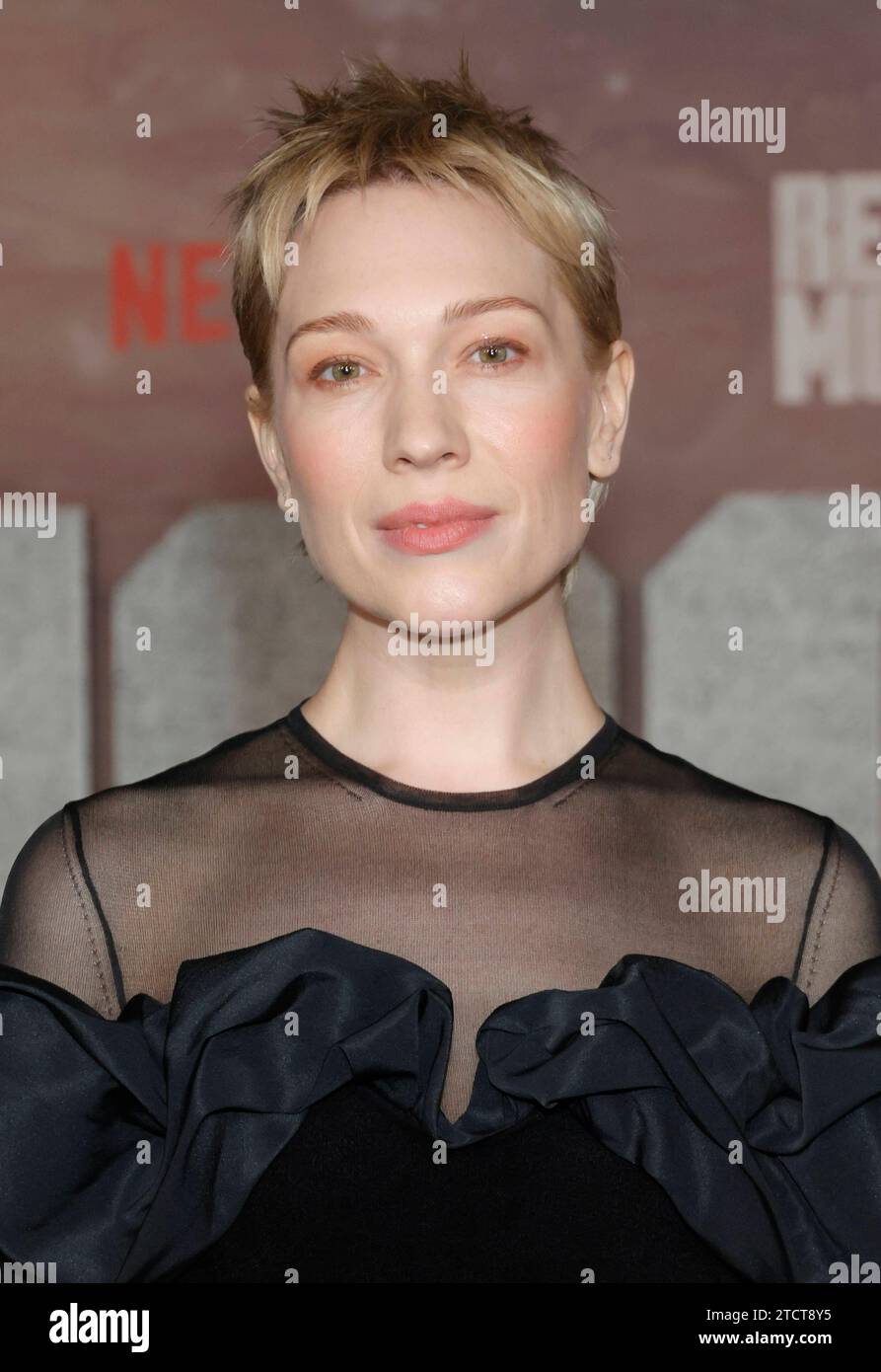 HOLLYWOOD, CA - DÉCEMBRE 13 : Rhian Rees à LA première de NETFLIX Rebel ...