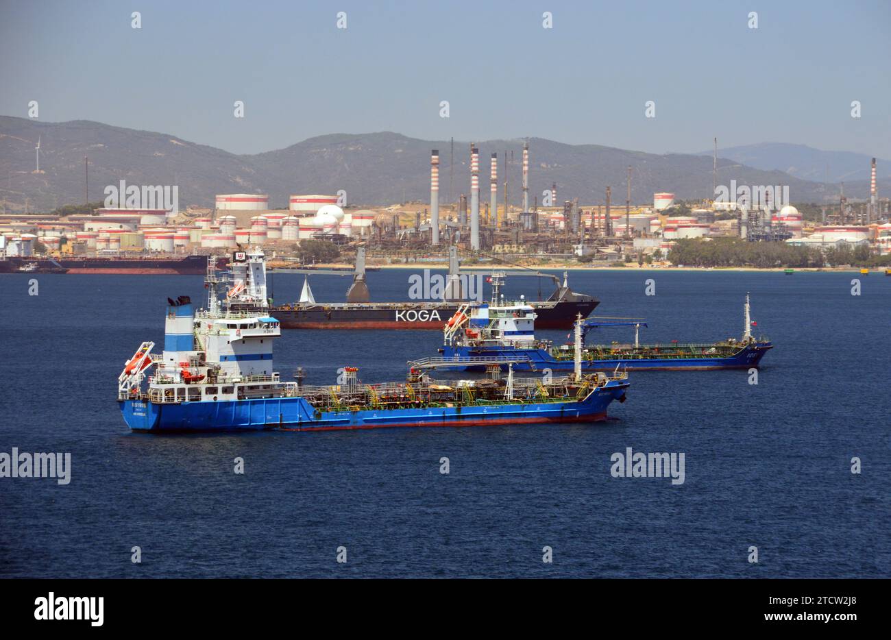 Trois navires les navires «Nisyros» et «IOS1» Chemical / Oil Tankers ...