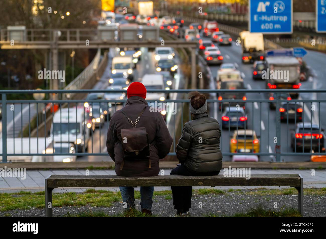 Embouteillage sur l'autoroute A40, passage de la ville, jonction Essen ...