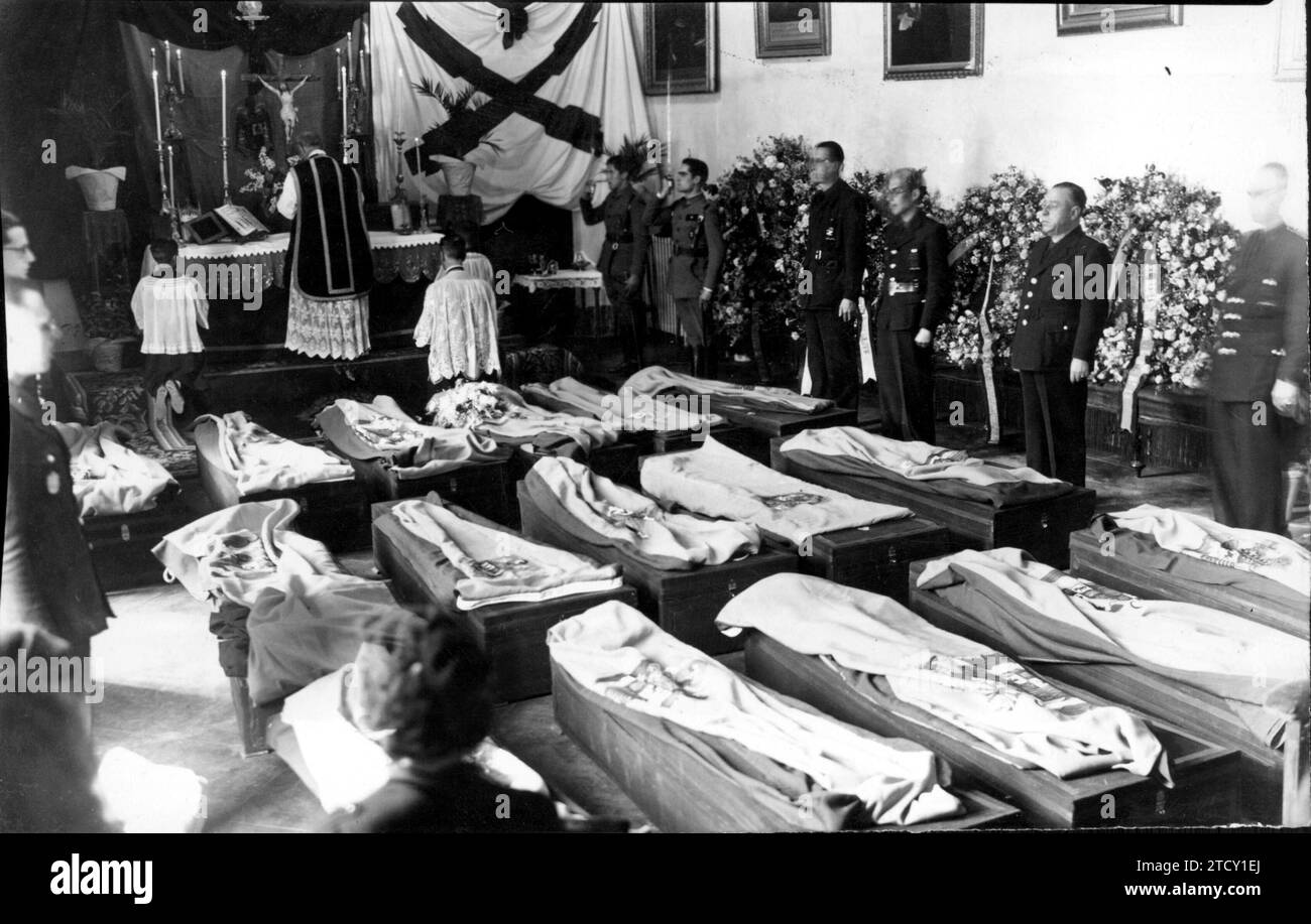 Hommages de masse Banque d'images noir et blanc - Alamy